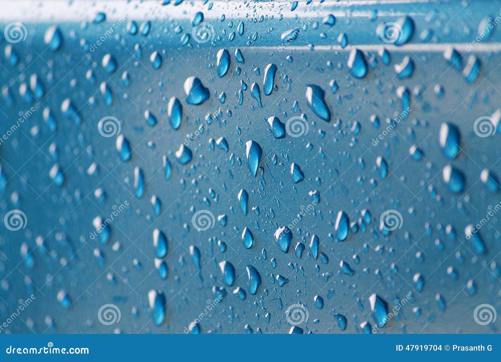 Gotas de agua azules foto de archivo. Imagen de oscurecer - 47919704