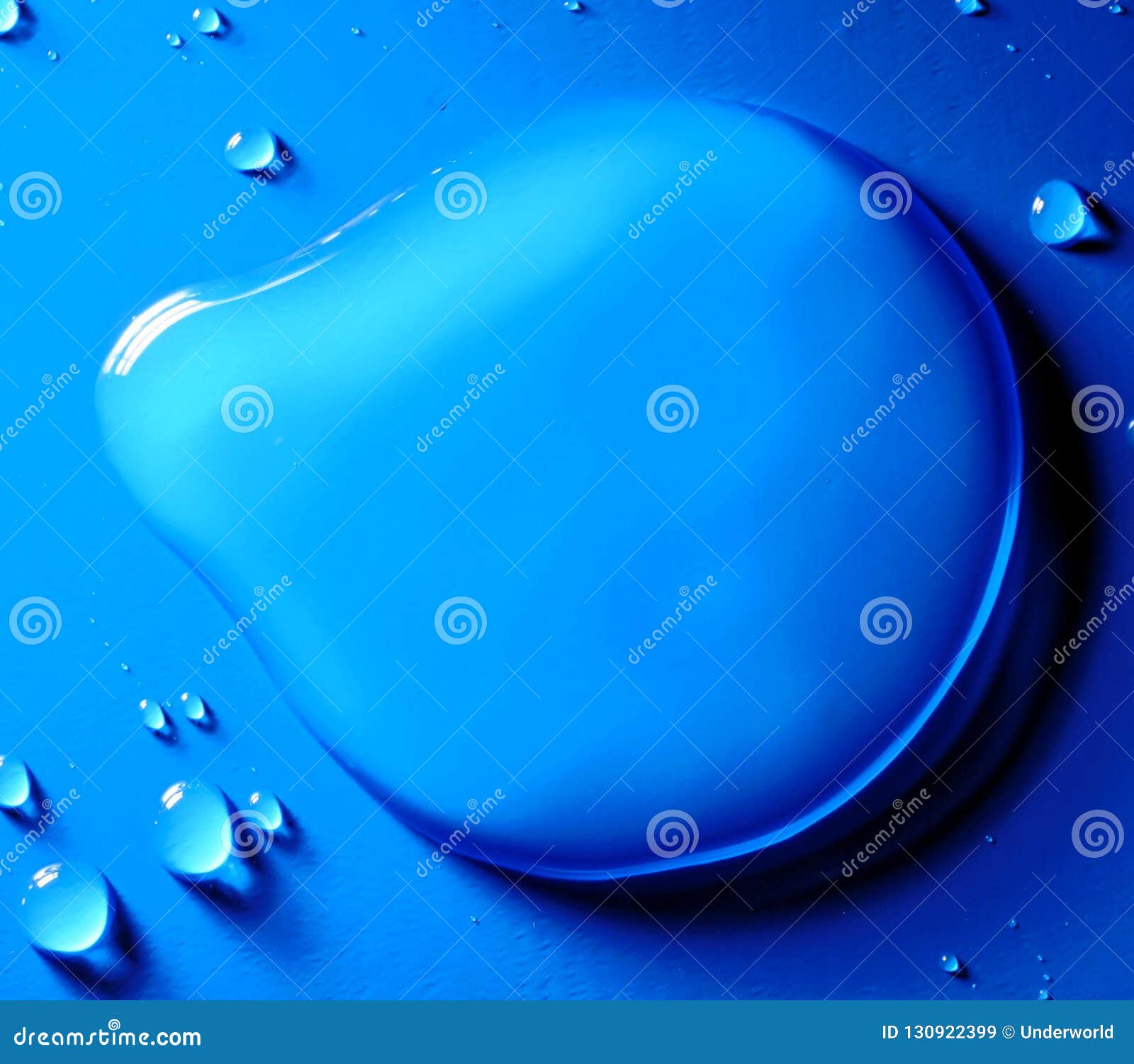 Gotas del agua azul imagen de archivo. Imagen de gota - 130922399