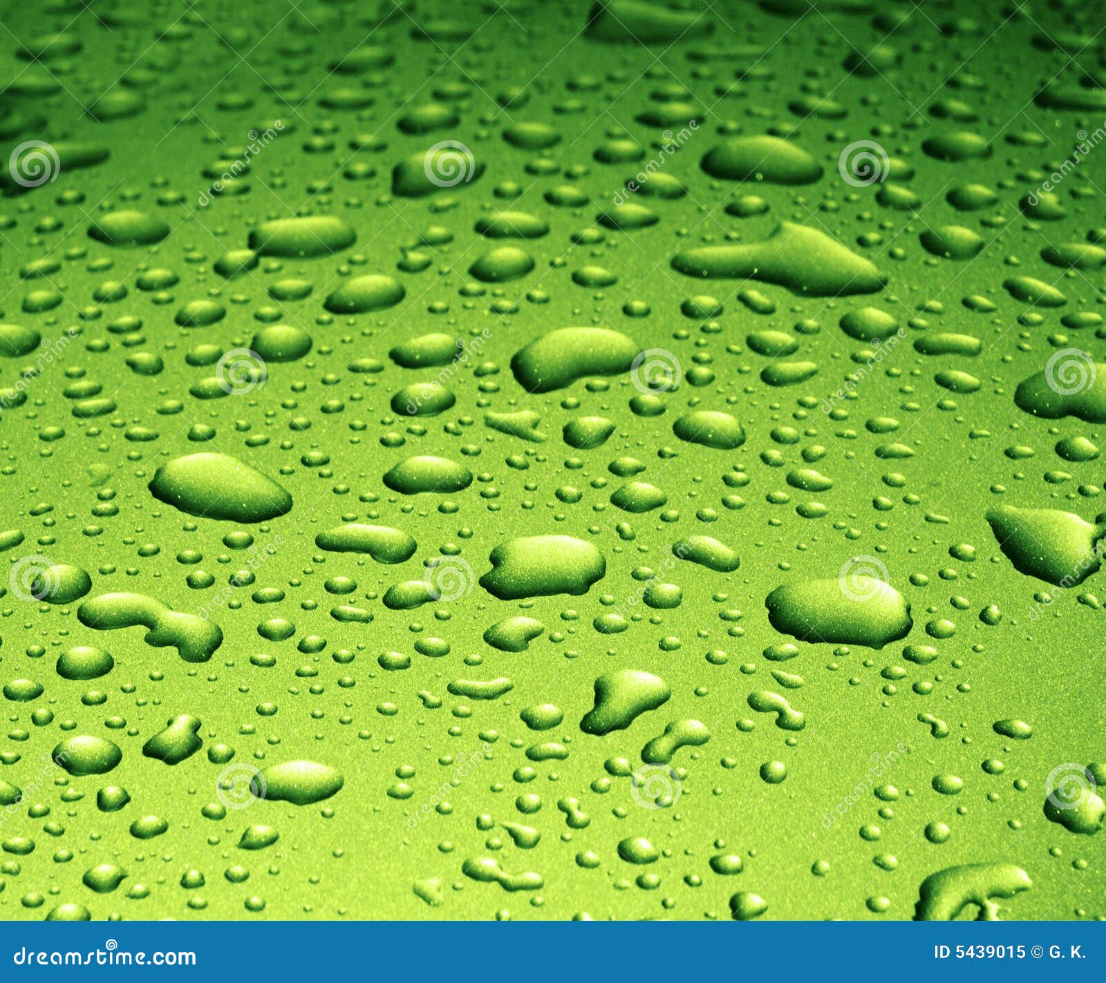 Gotas verdes da água imagem de stock. Imagem de textura - 5439015
