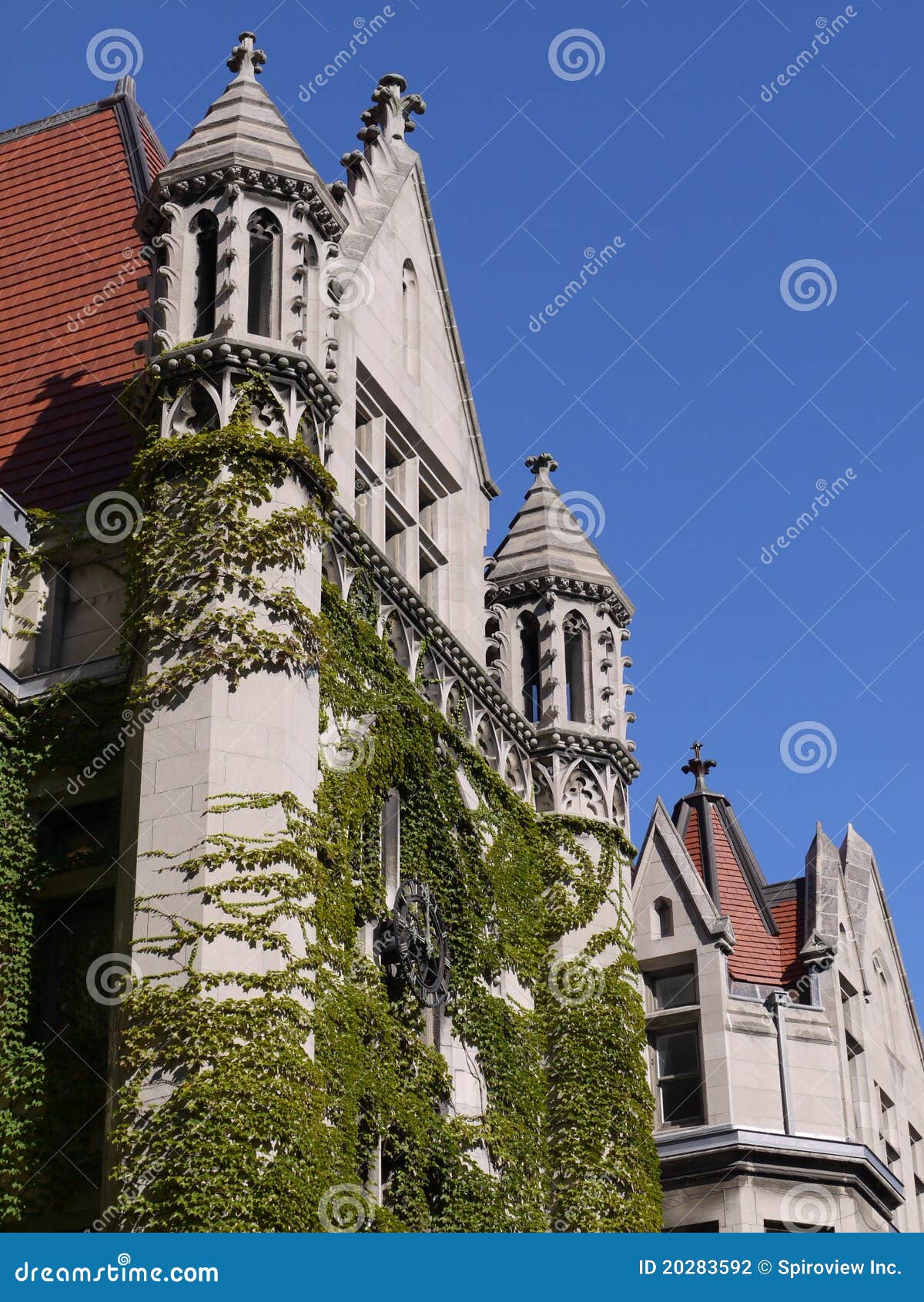 Gothic Style Building, University of Chicago Stock Photo - Image of ...