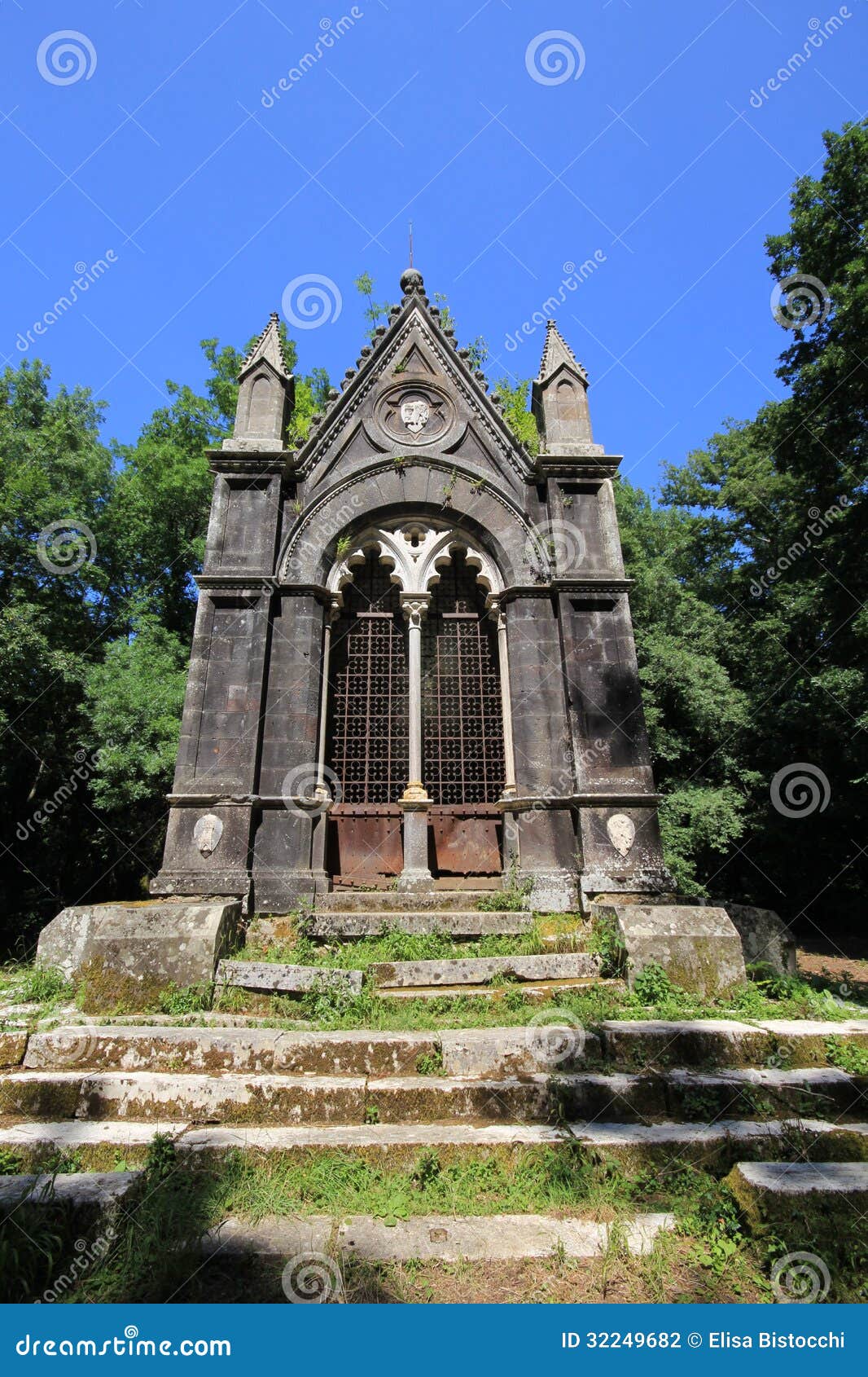 Gothic tomb stock photo. Image of dead, frightening, alfina - 32249682