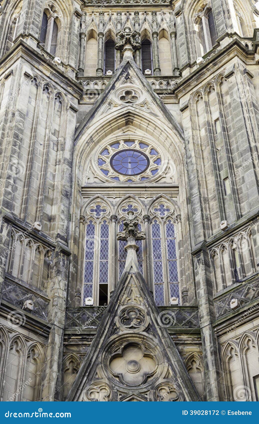 Gotische Kirchenfassade stockfoto. Bild von kultur, christentum - 39028172