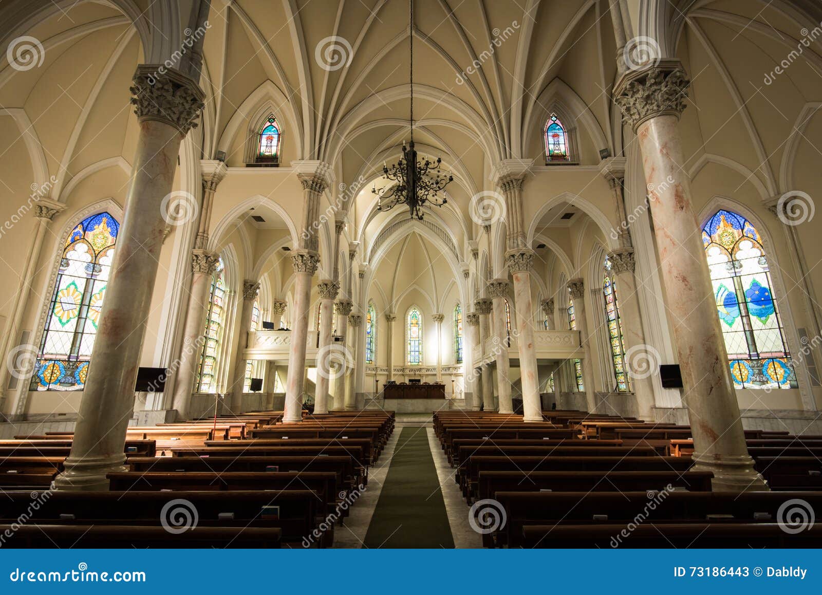 Gotischer Art-Kirchen-Innenraum Redaktionelles Stockfoto - Bild von ...