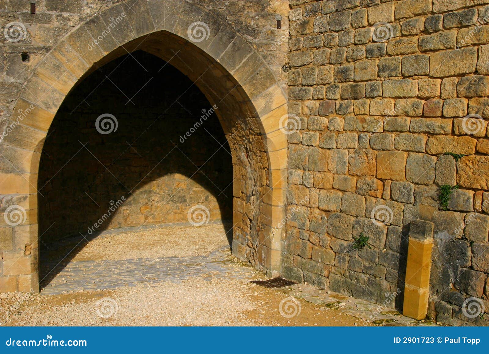 Gotischer Art-Torbogen stockbild. Bild von ausgang, tür - 2901723