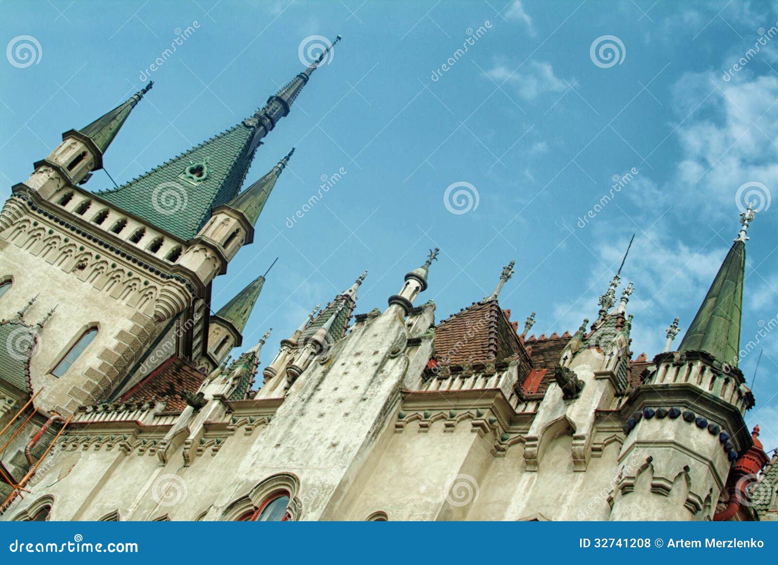 Gotisk byggnad arkivfoto. Bild av monumentalt, arkitektonisk - 32741208