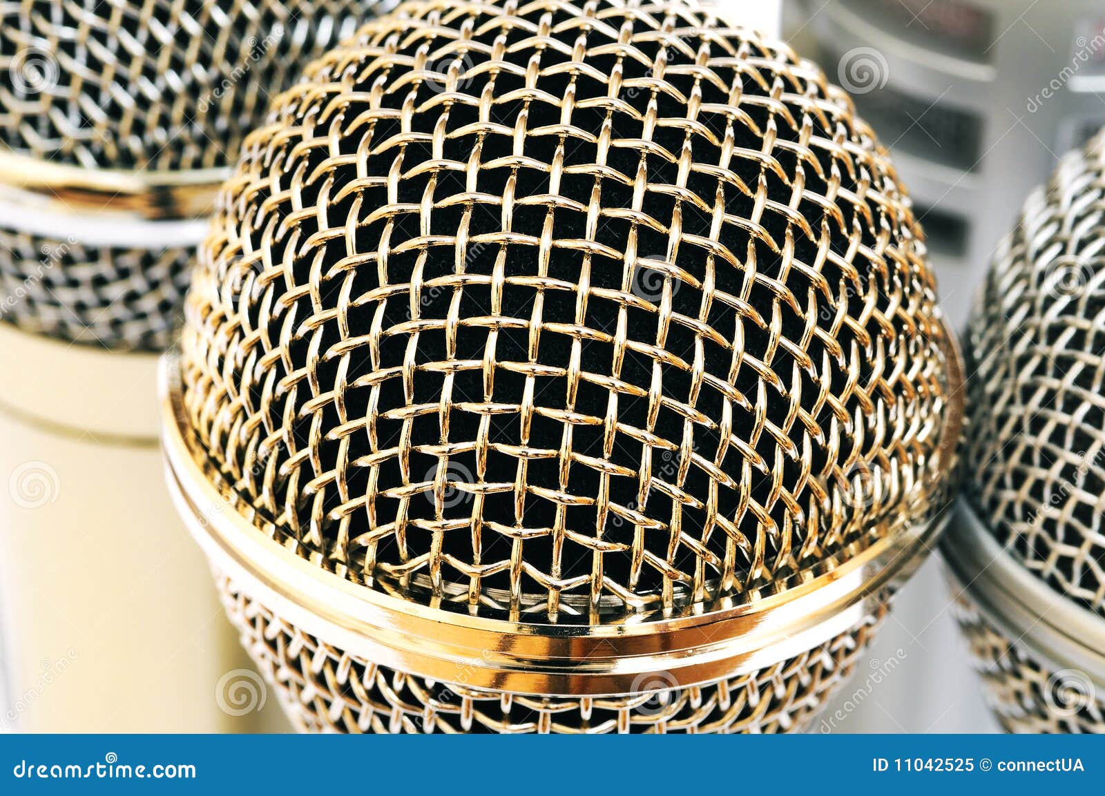 Gouden En Zilveren Microfoons Stock Afbeelding - Image of muzikaal ...