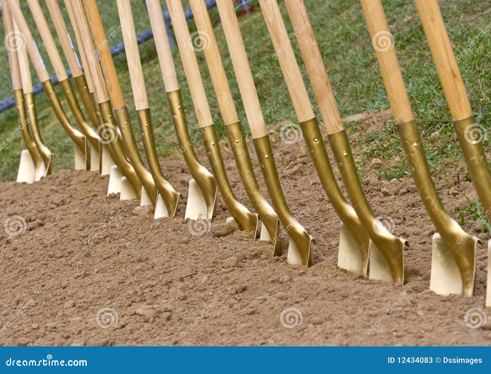 Gouden Schoppen stock afbeelding. Image of gouden, project - 12434083