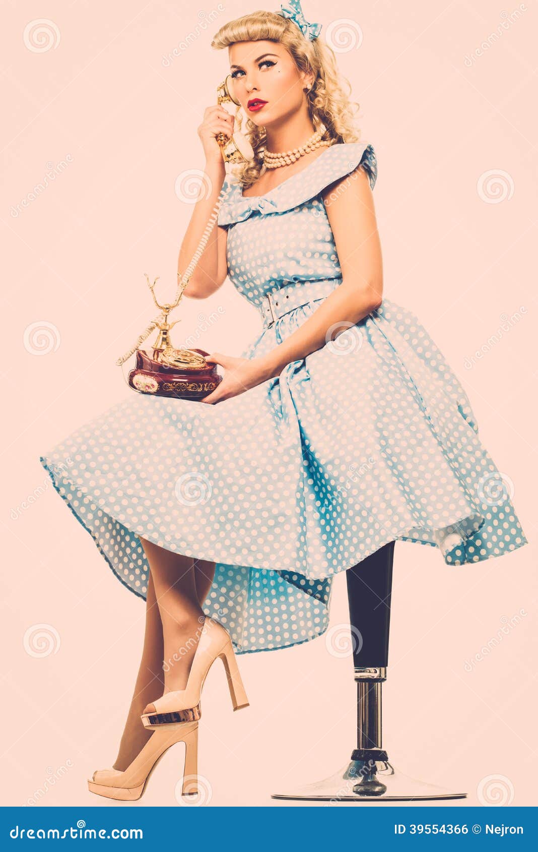 Goupille Blonde Sexy Vers Le Haut De Femme De Style Photo Stock Image