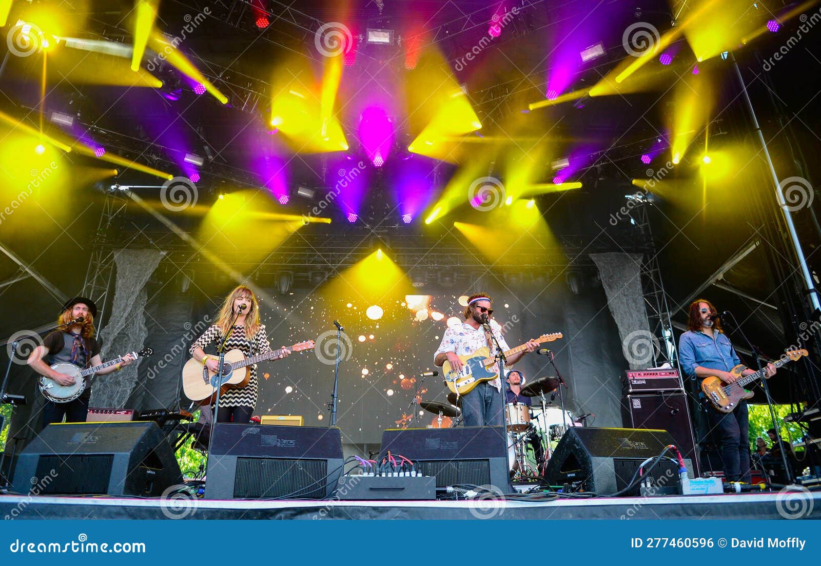 Angus and Julia Stone in Concert at Governors Ball Editorial Photo ...