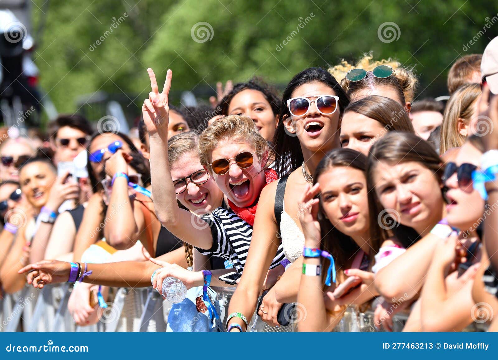 Crowd Fashion and Festival Life at Governors Ball Editorial Stock Photo ...