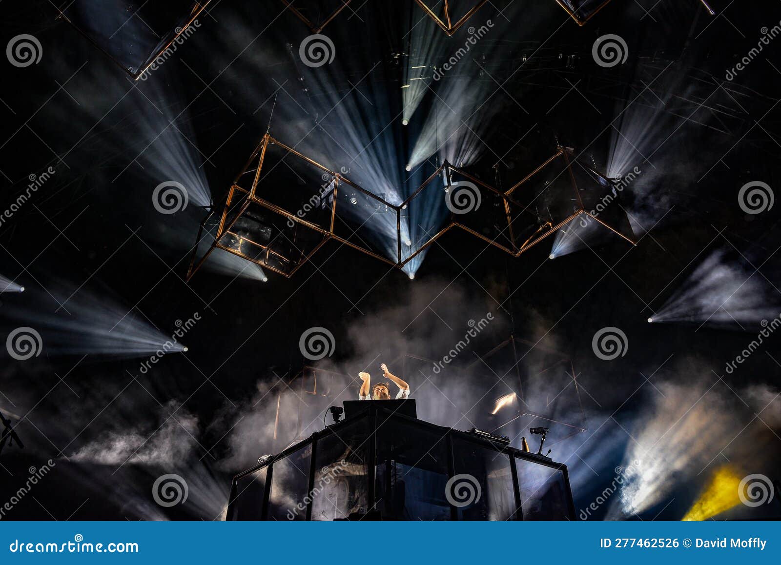 Flume in Concert at Governors Ball Editorial Photo - Image of streten ...