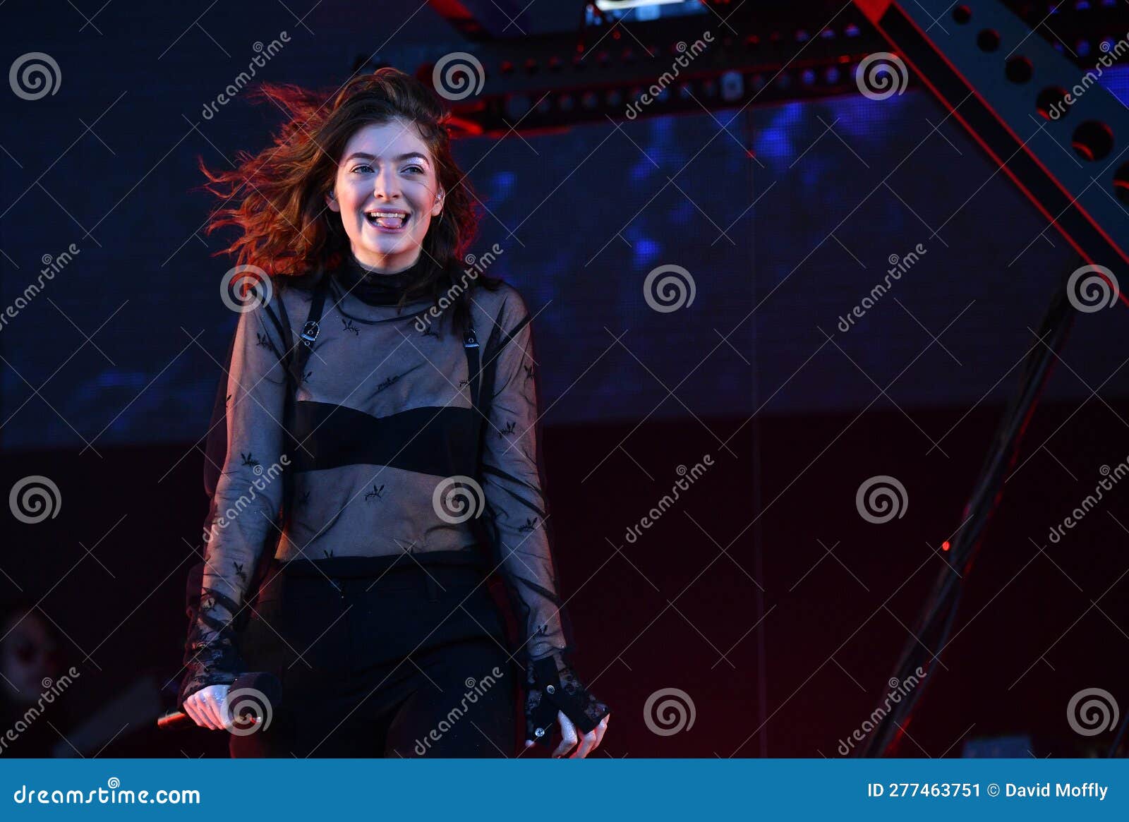 Lorde in Concert at Governors Ball Editorial Photo - Image of ...