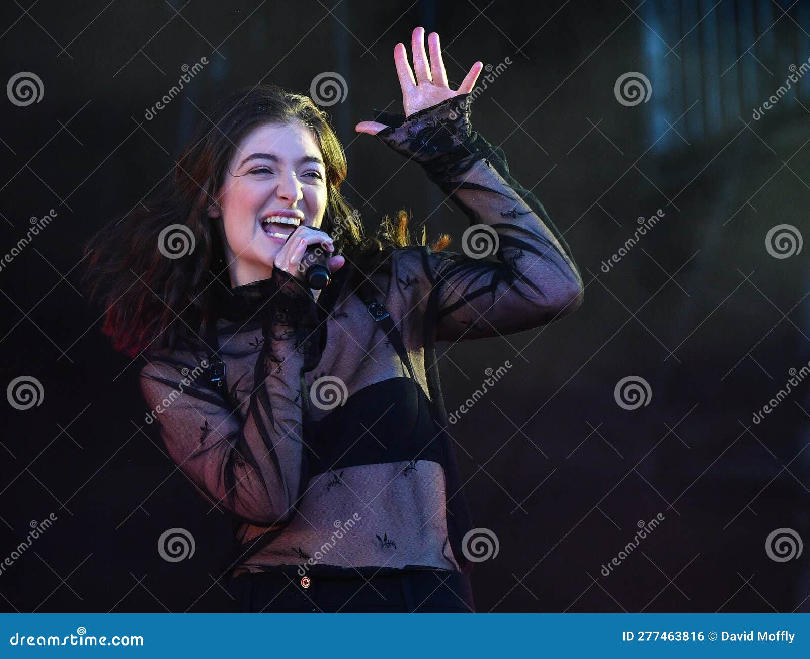 Lorde in Concert at Governors Ball Editorial Photo - Image of ...