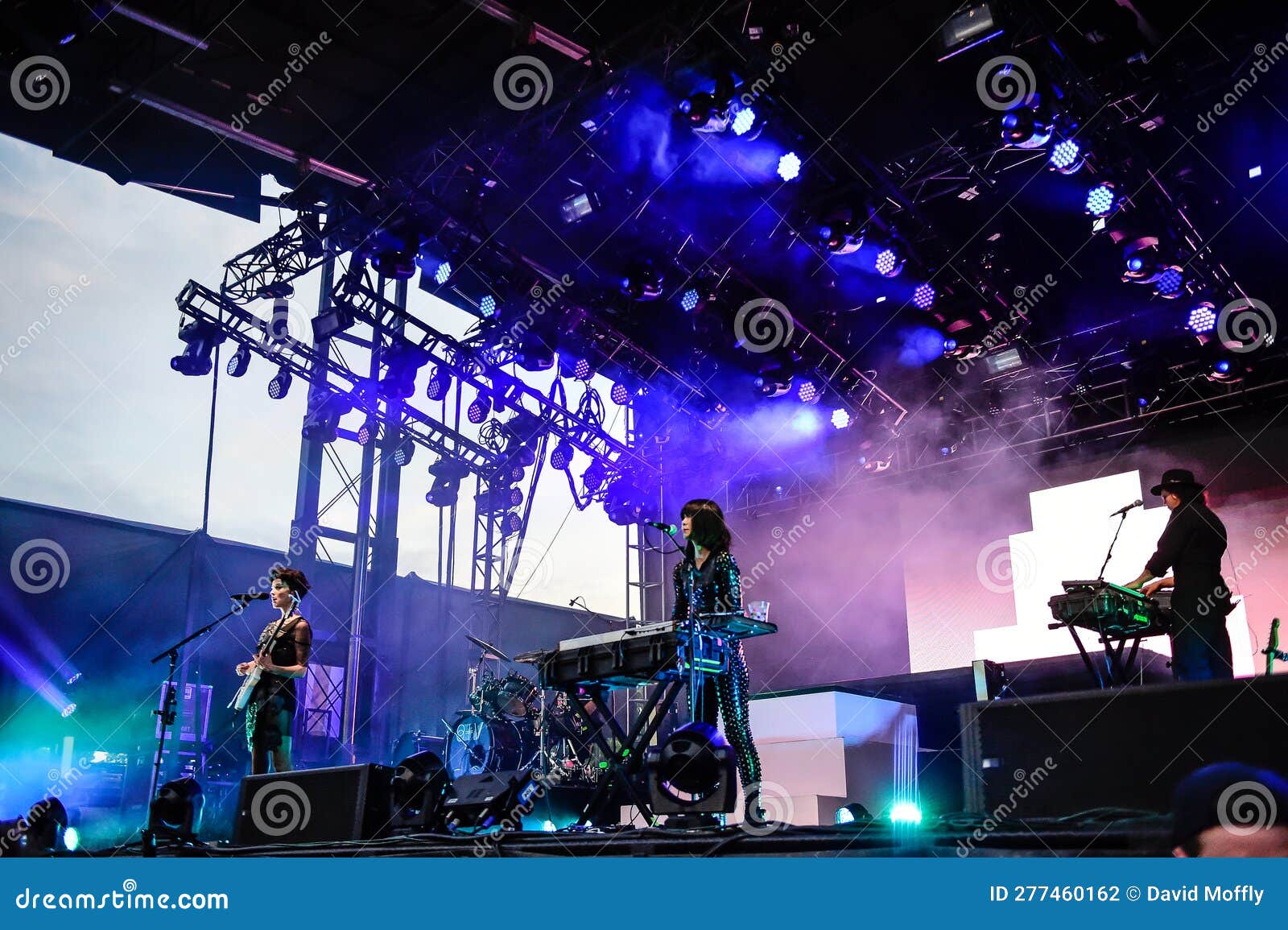 St Vincent in Concert at Governors Ball Editorial Photography - Image ...