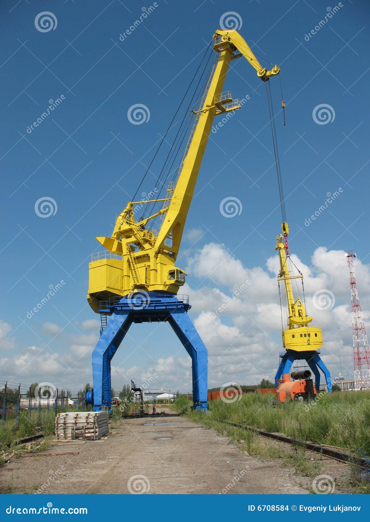 Grúa portuaria amarilla foto de archivo. Imagen de acceso - 6708584