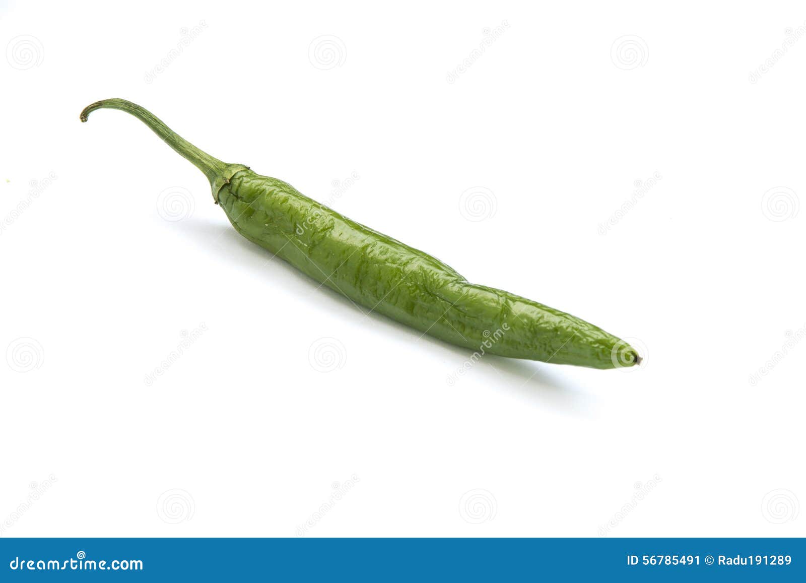 Grüne Peperoni Auf Weißem Hintergrund Stockbild - Bild von garten ...