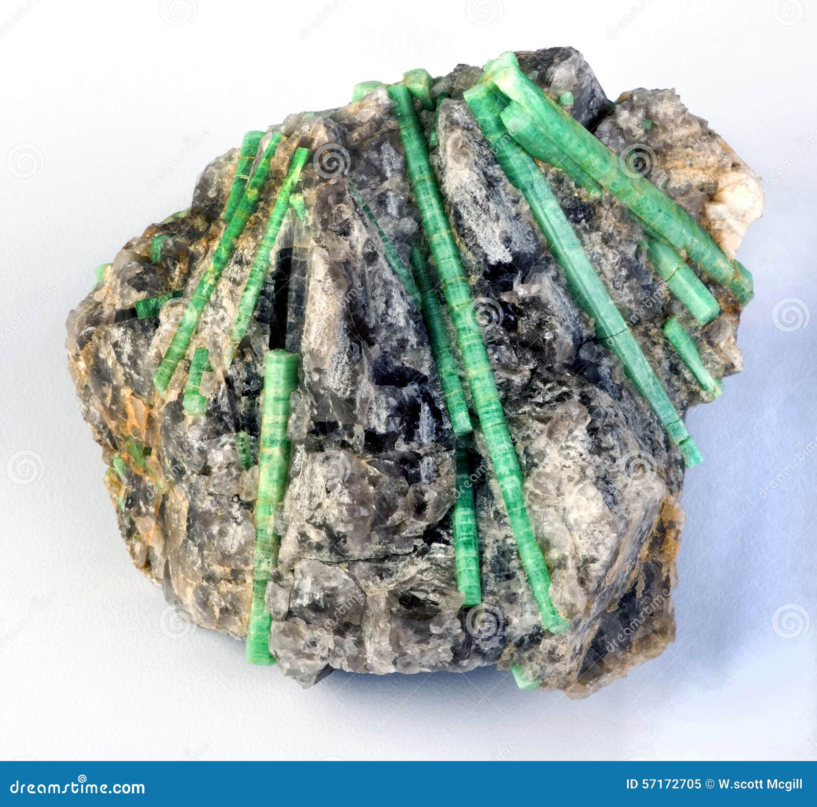 Grüne Smaragde stockbild. Bild von transparenz, grün - 57172705