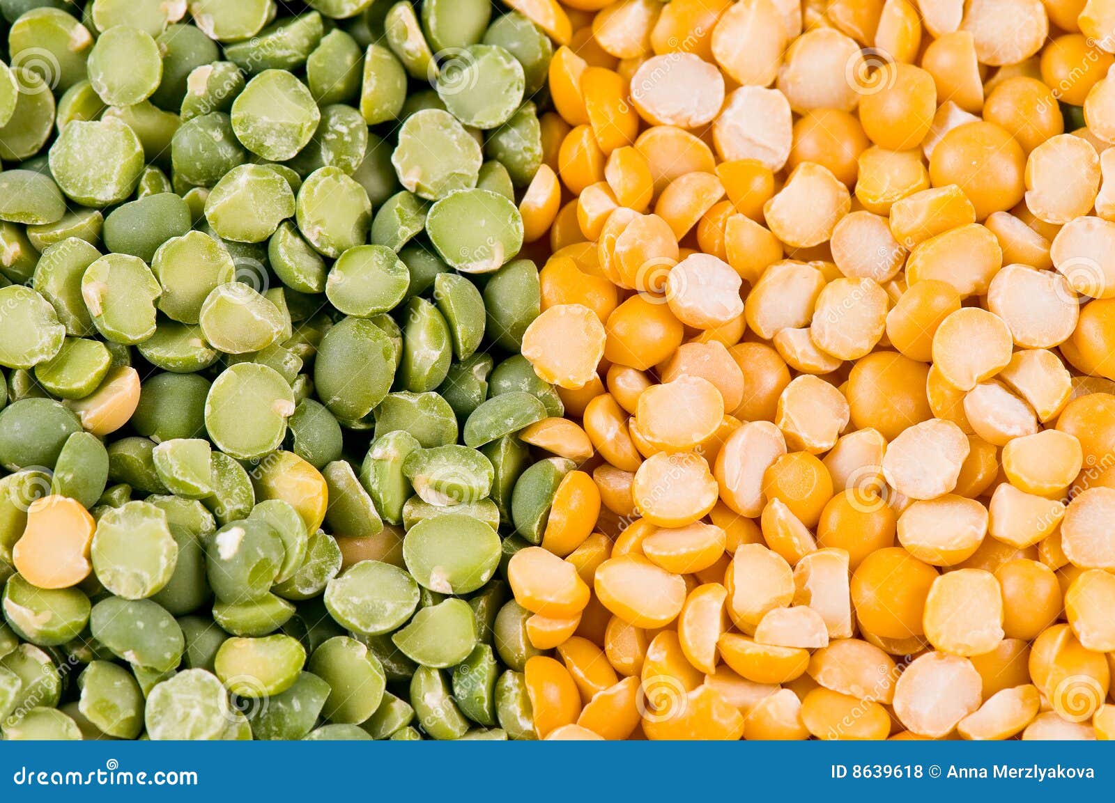 Grüne und gelbe Erbsen stockfoto. Bild von makro, gesund - 8639618