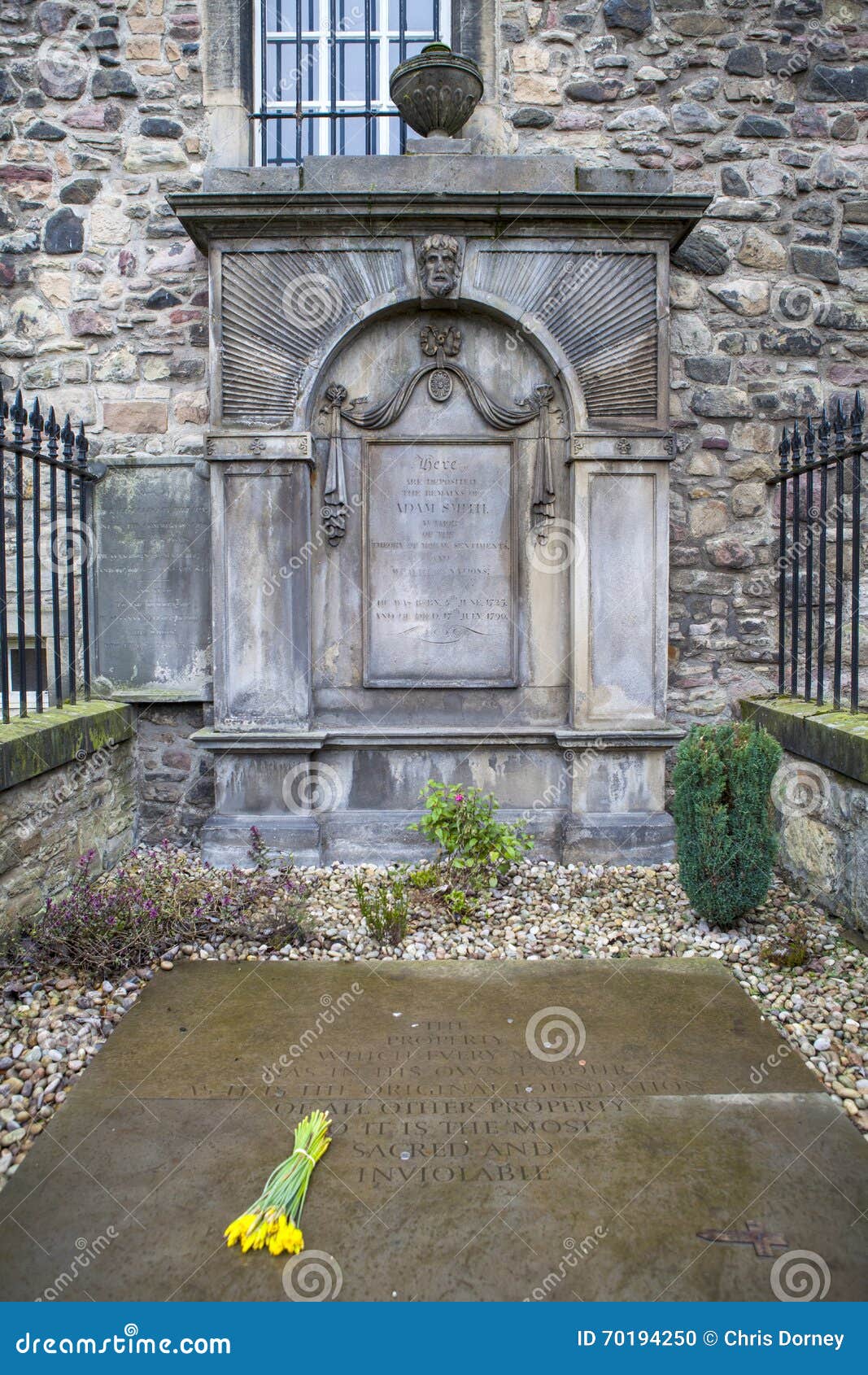 Grab Von Adam Smith in Edinburgh Redaktionelles Bild - Bild von europa ...