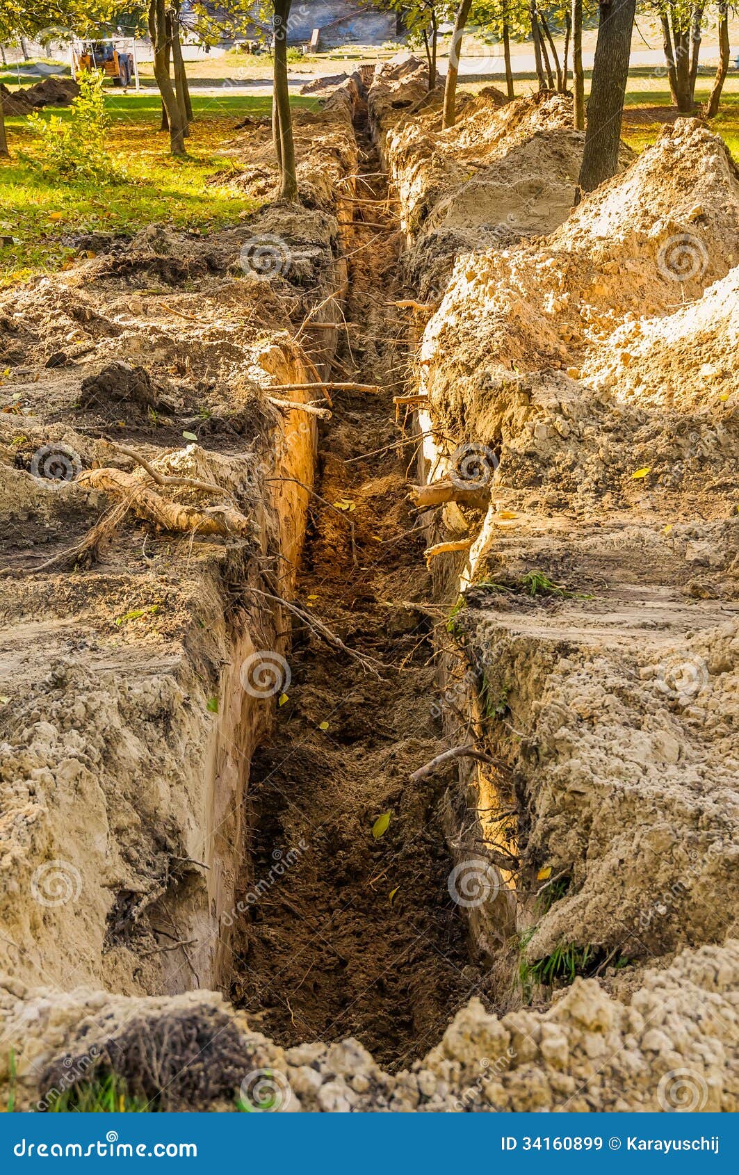 Graben im Boden stockbild. Bild von fallen, aufbau, holz - 34160899