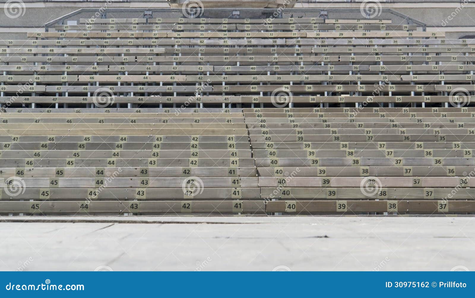 Gradas de madera foto de archivo. Imagen de asiento, madera - 30975162