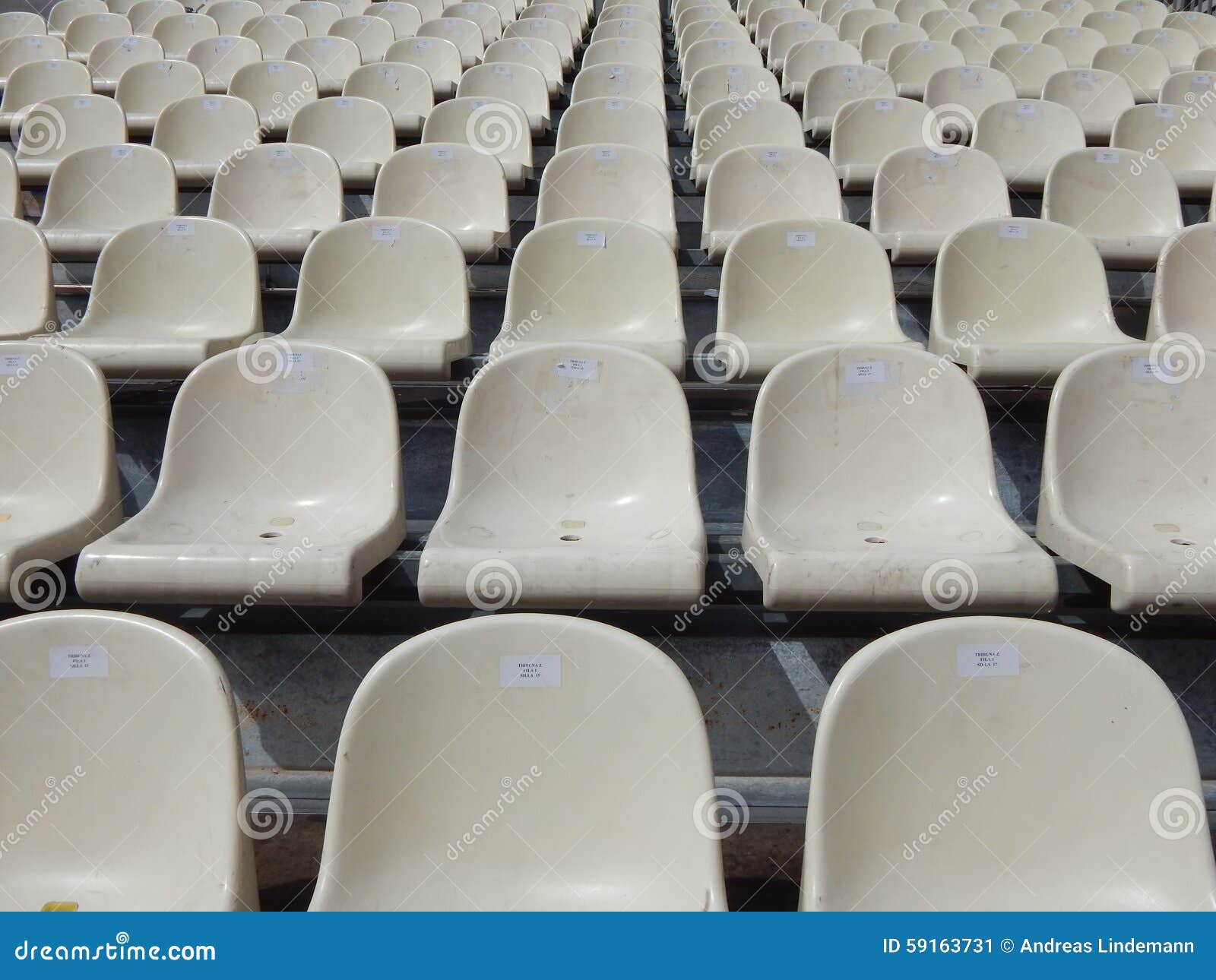 Gradas en un estadio imagen de archivo. Imagen de gradas - 59163731