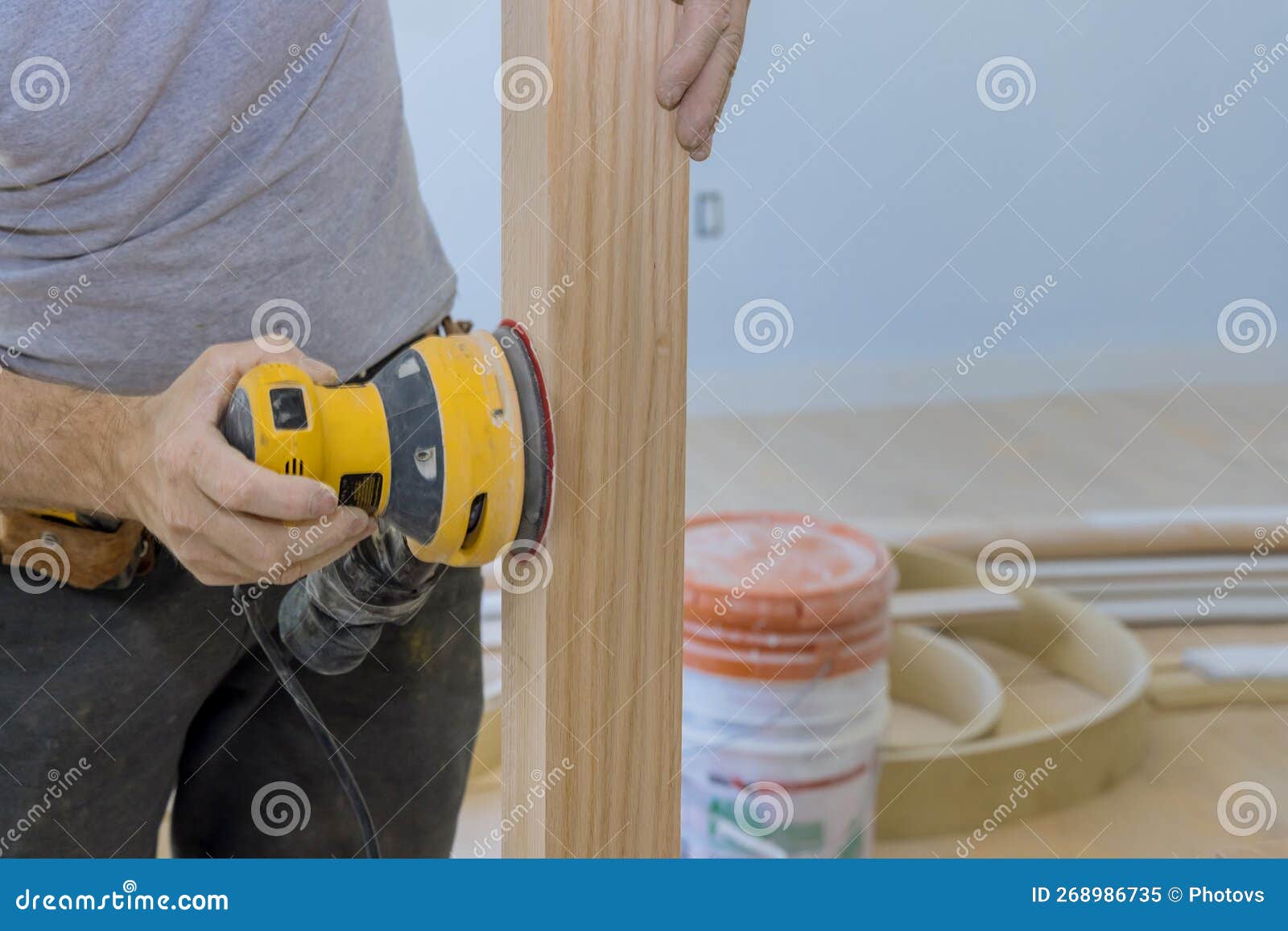 Grade De Madeira Para Escada Na Nova Casa Imagem de Stock - Imagem de ...