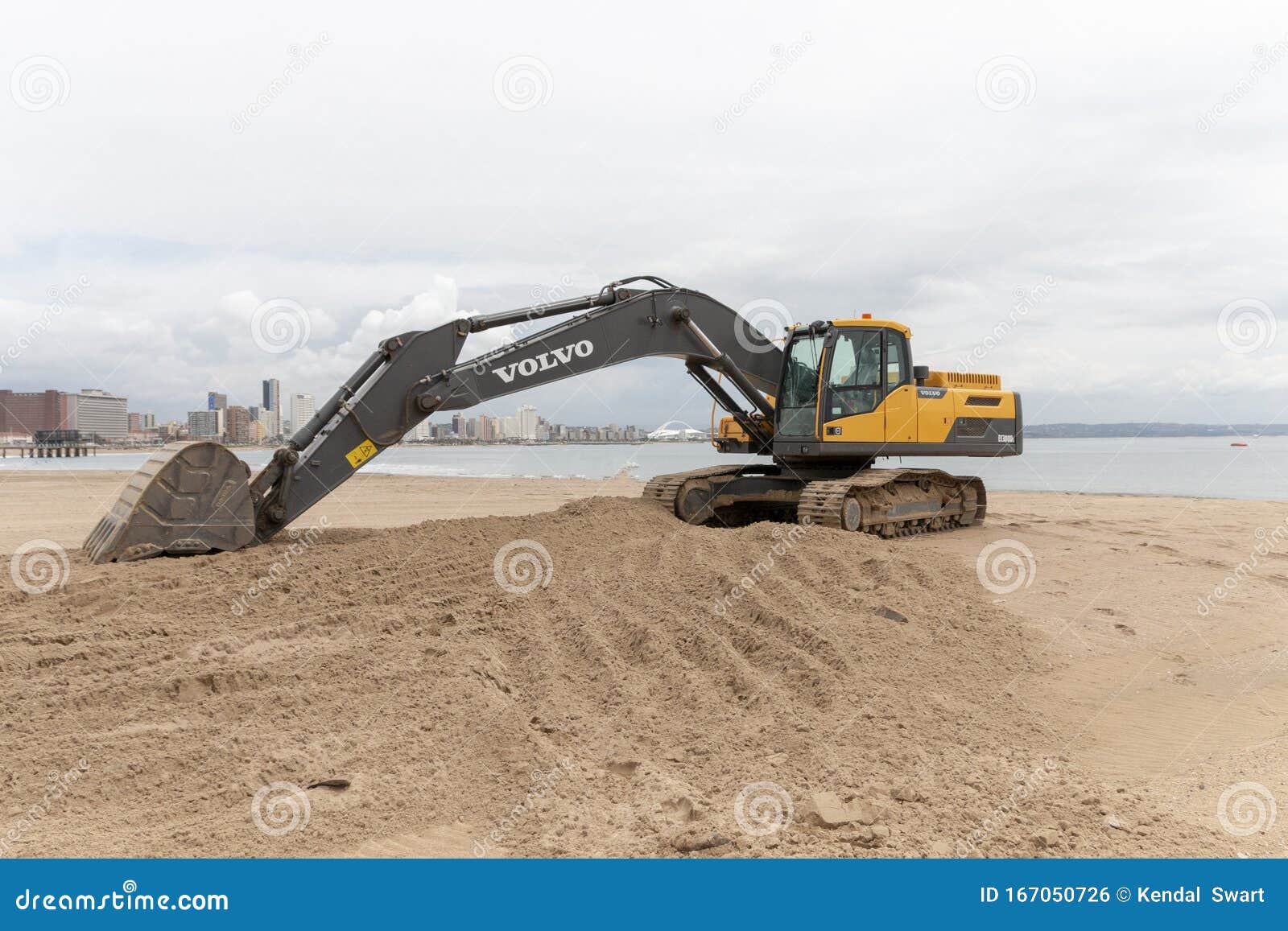 Grader editorial photo. Image of ocean, close, brown - 167050726