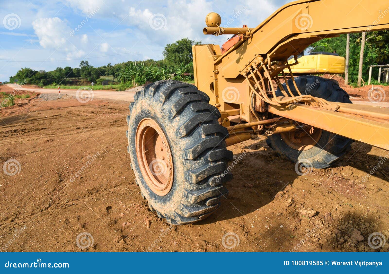 Grader wheel stock image. Image of dozer, heavy, loader - 100819585