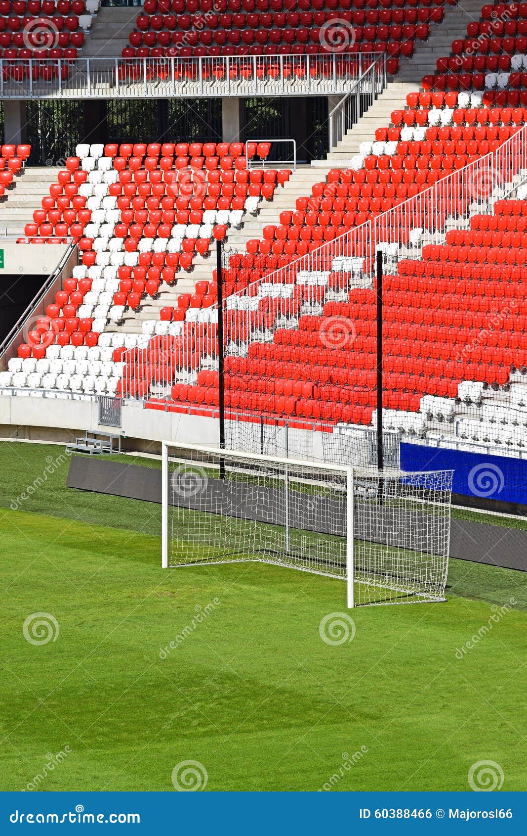 Gradinata E Scopo Nello Stadio Fotografia Stock - Immagine di erba ...