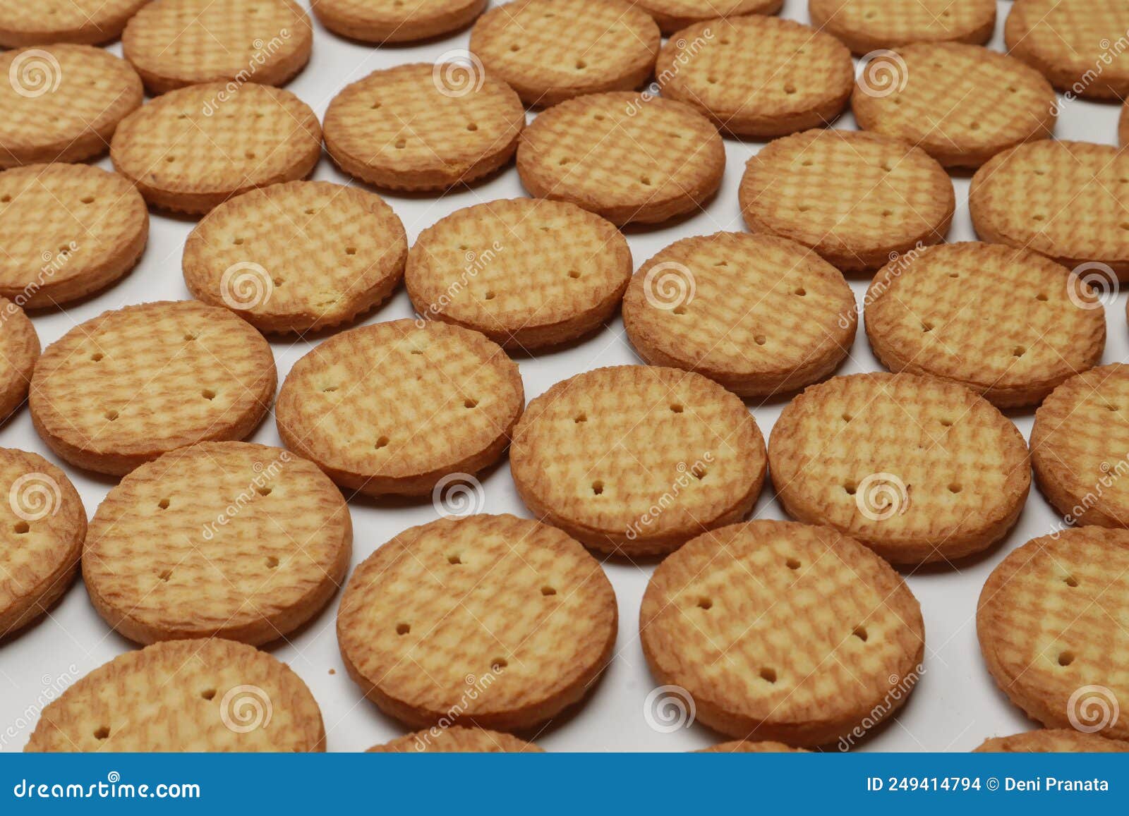 45 Grados De Cookies Sobre Fondo Blanco Foto de archivo - Imagen de ...