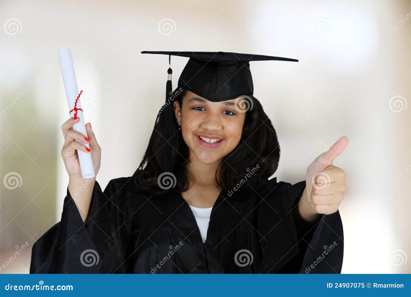 Graduado imagen de archivo. Imagen de sonriente, color - 24907075