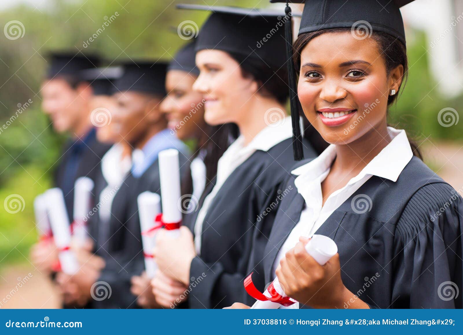 Graduado en la graduación foto de archivo. Imagen de grado - 37038816