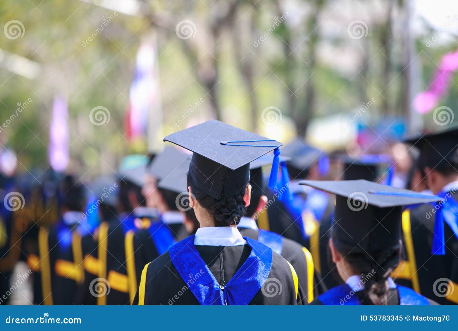 Graduatie stock afbeelding. Image of gediplomeerde, menigte - 53783345