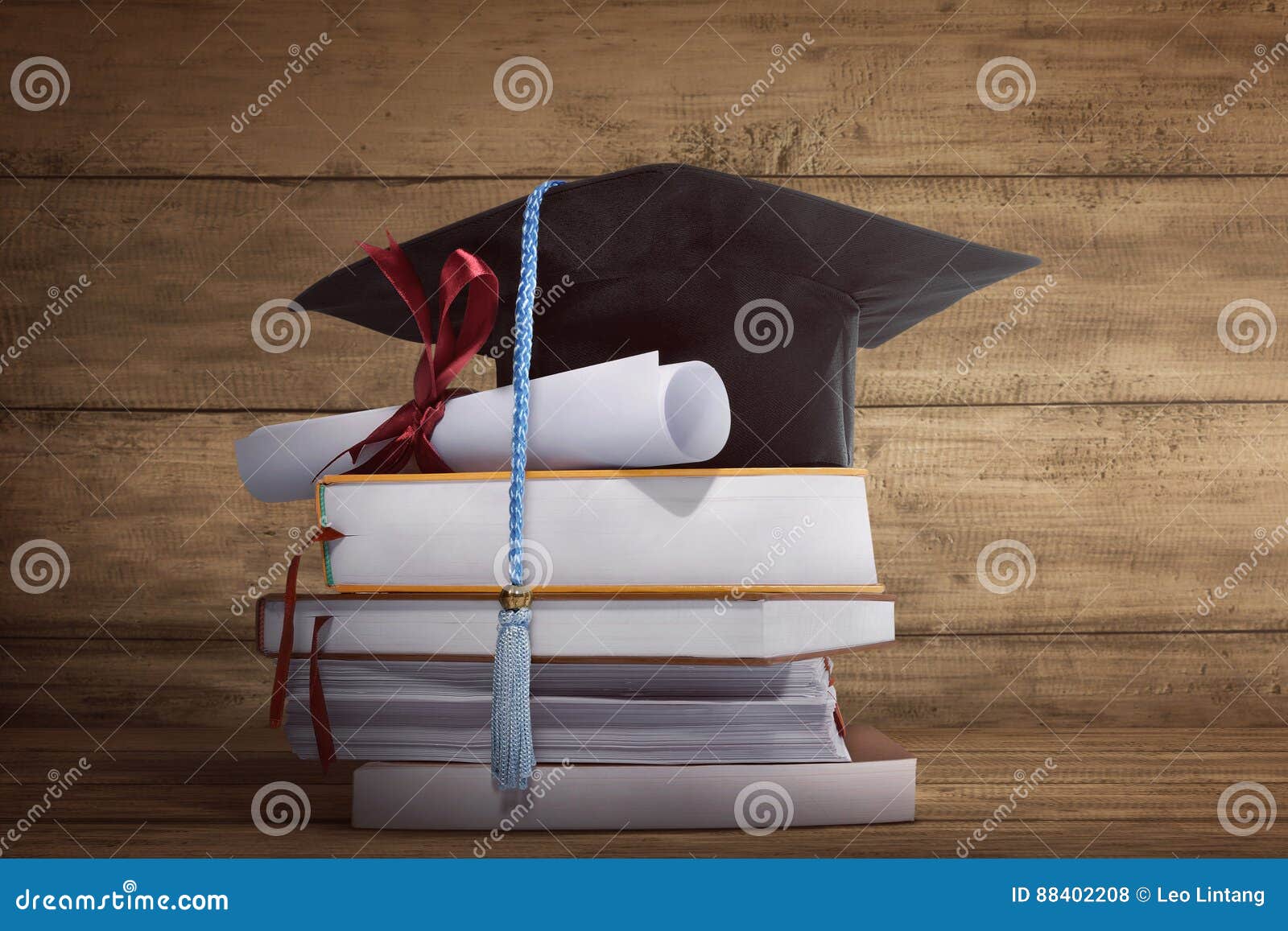 289 Graduation Cap Graduation Paper Stack Book Stock Photos - Free ...