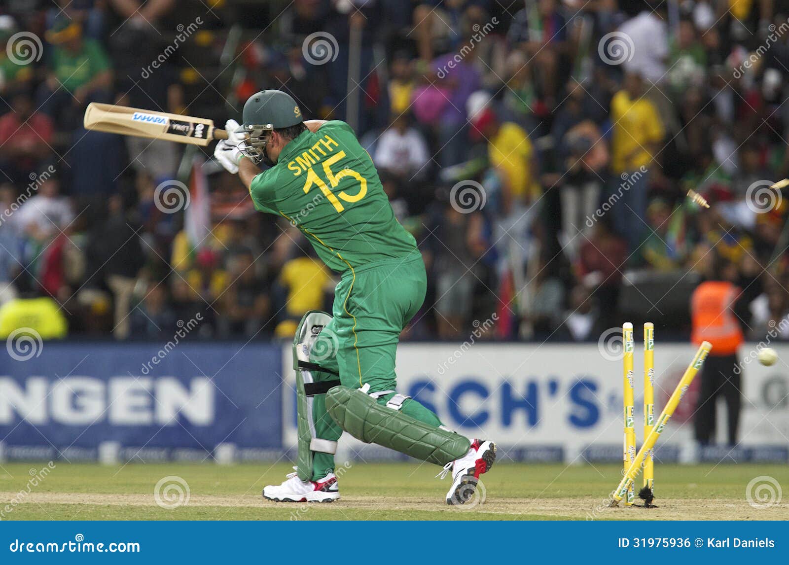 Graeme Smith Bowled Out foto editorial. Imagem de jogo - 31975936