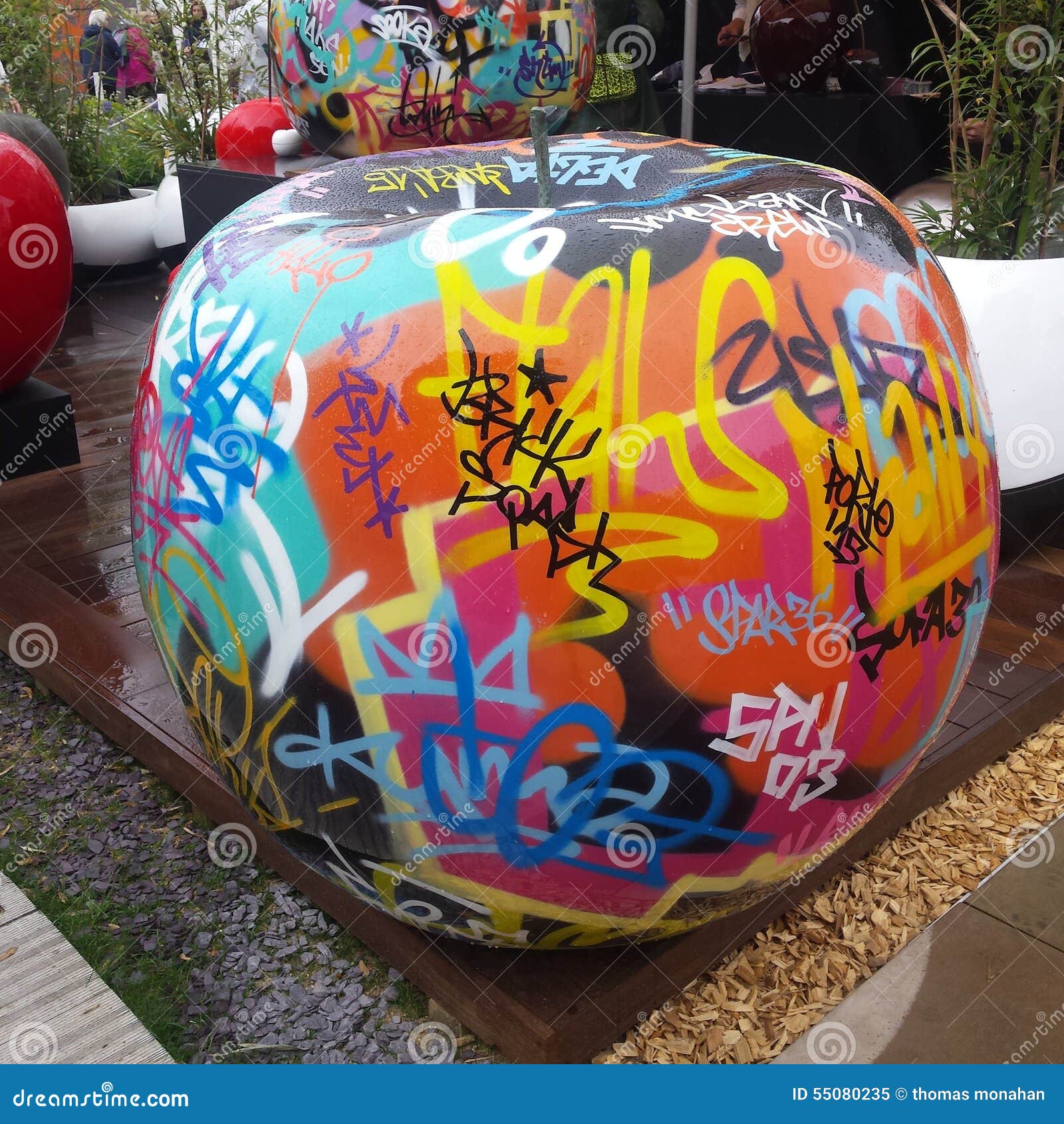 Graffiti apple editorial image. Image of feature, garden - 55080235
