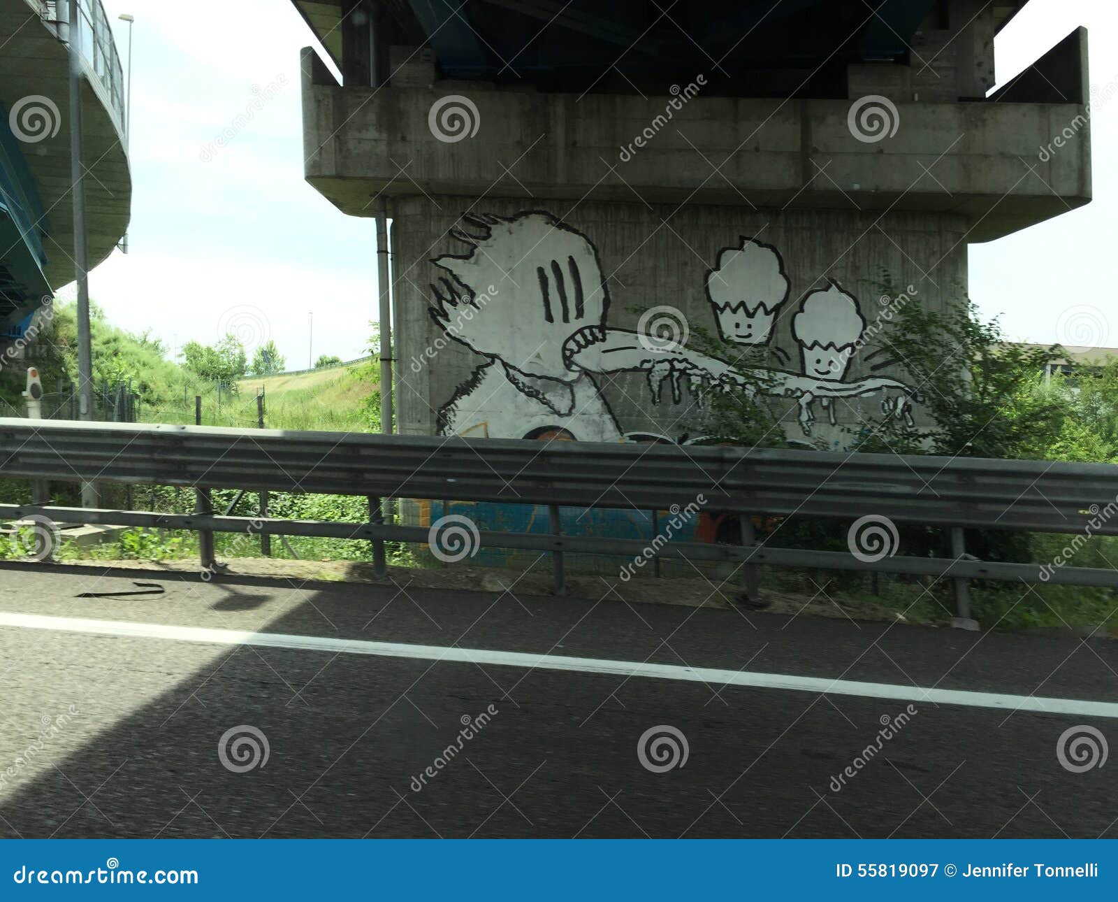 Graffiti art along freeway editorial photography. Image of graffiti ...