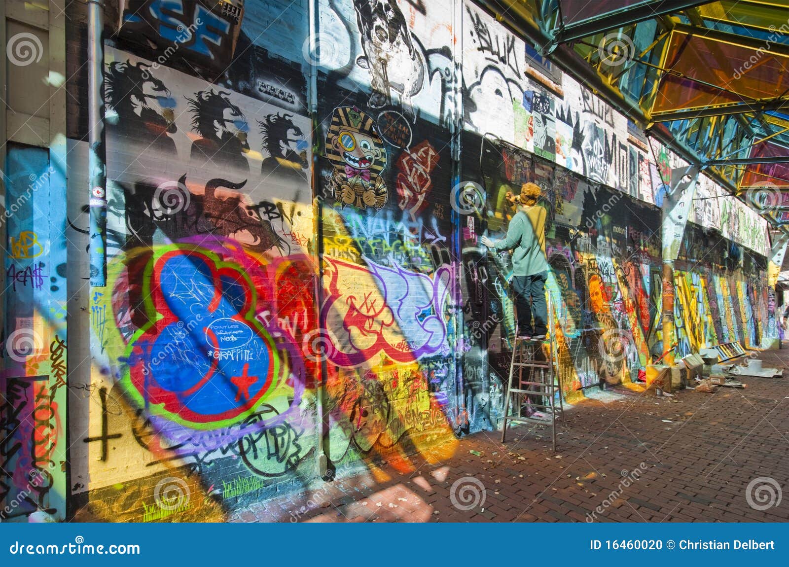 Graffiti artist at work editorial image. Image of alley - 16460020