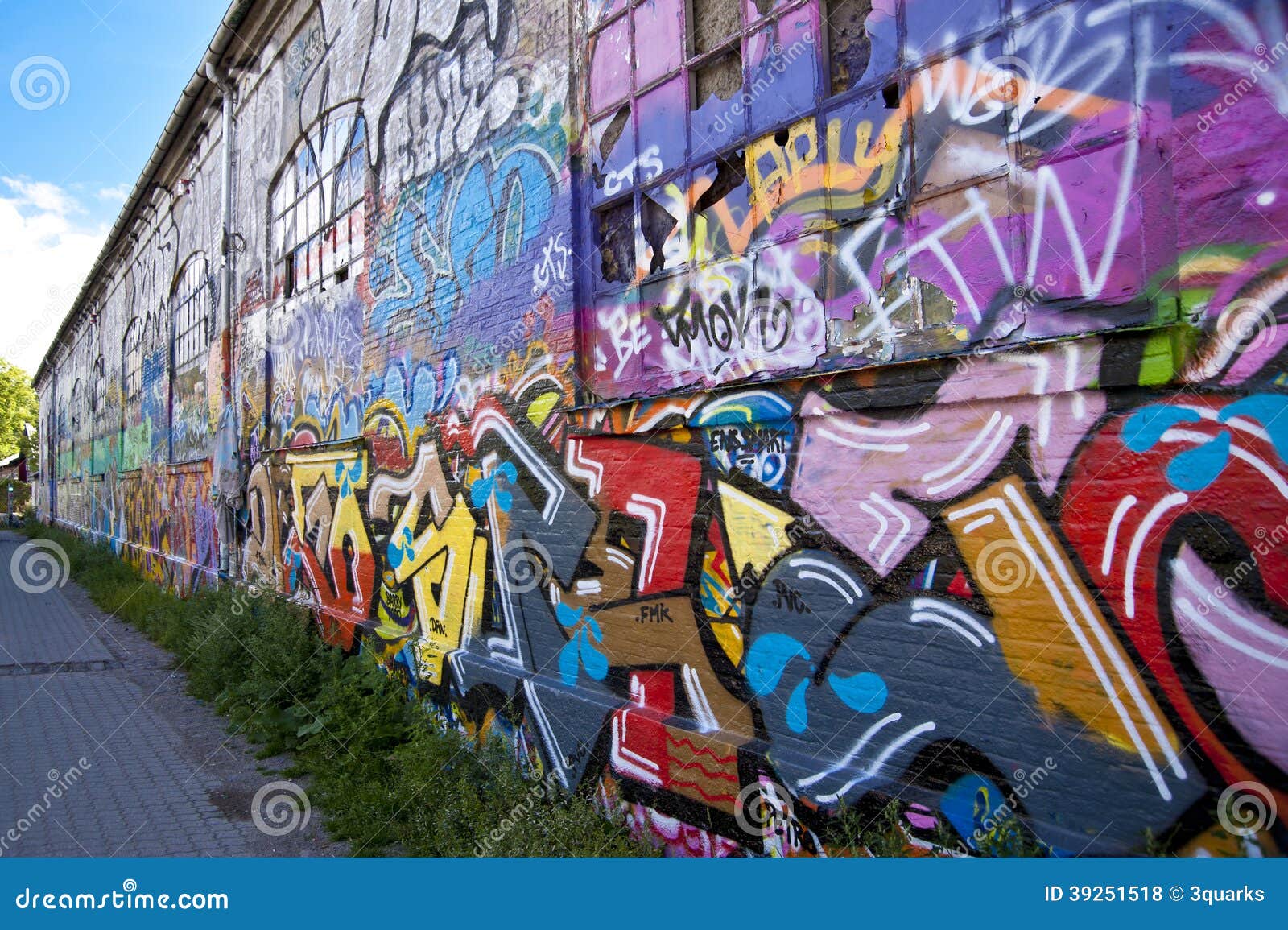 Graffiti editorial stock photo. Image of civic, hippie - 39251518