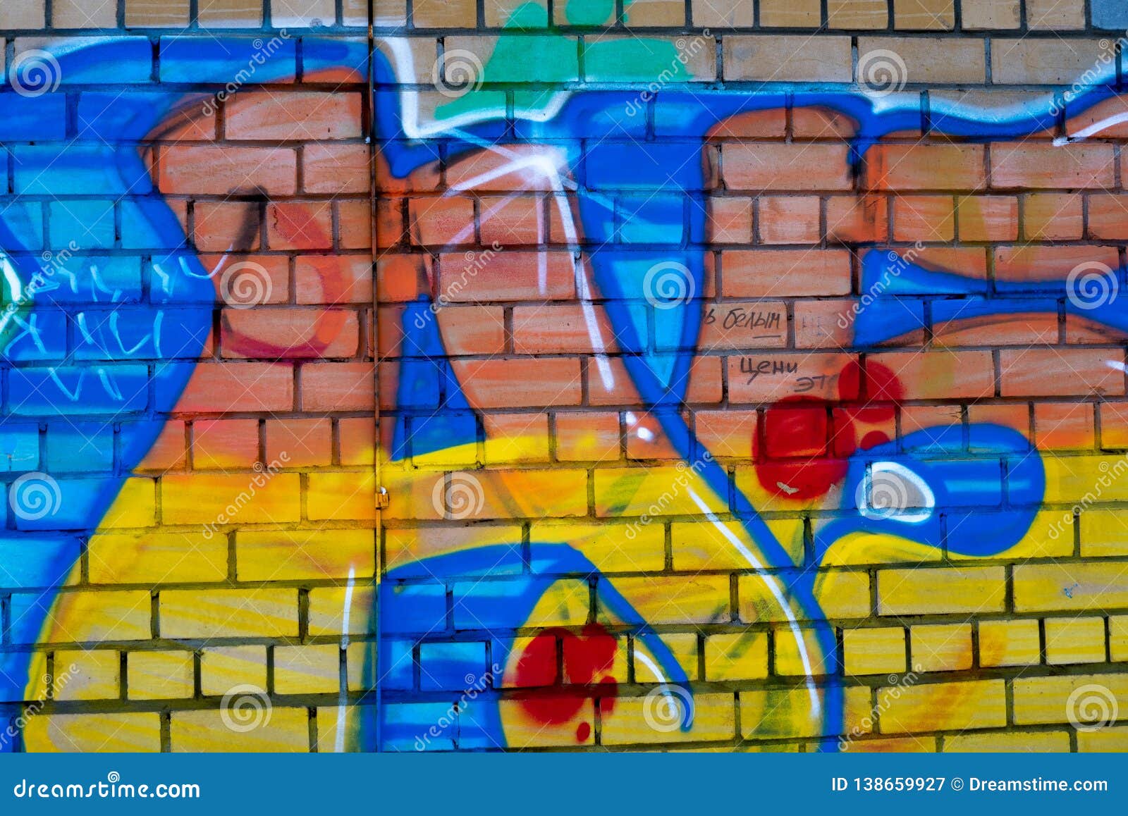 Graffiti Colorati Su Un Muro Di Mattoni Immagine Stock - Immagine di ...