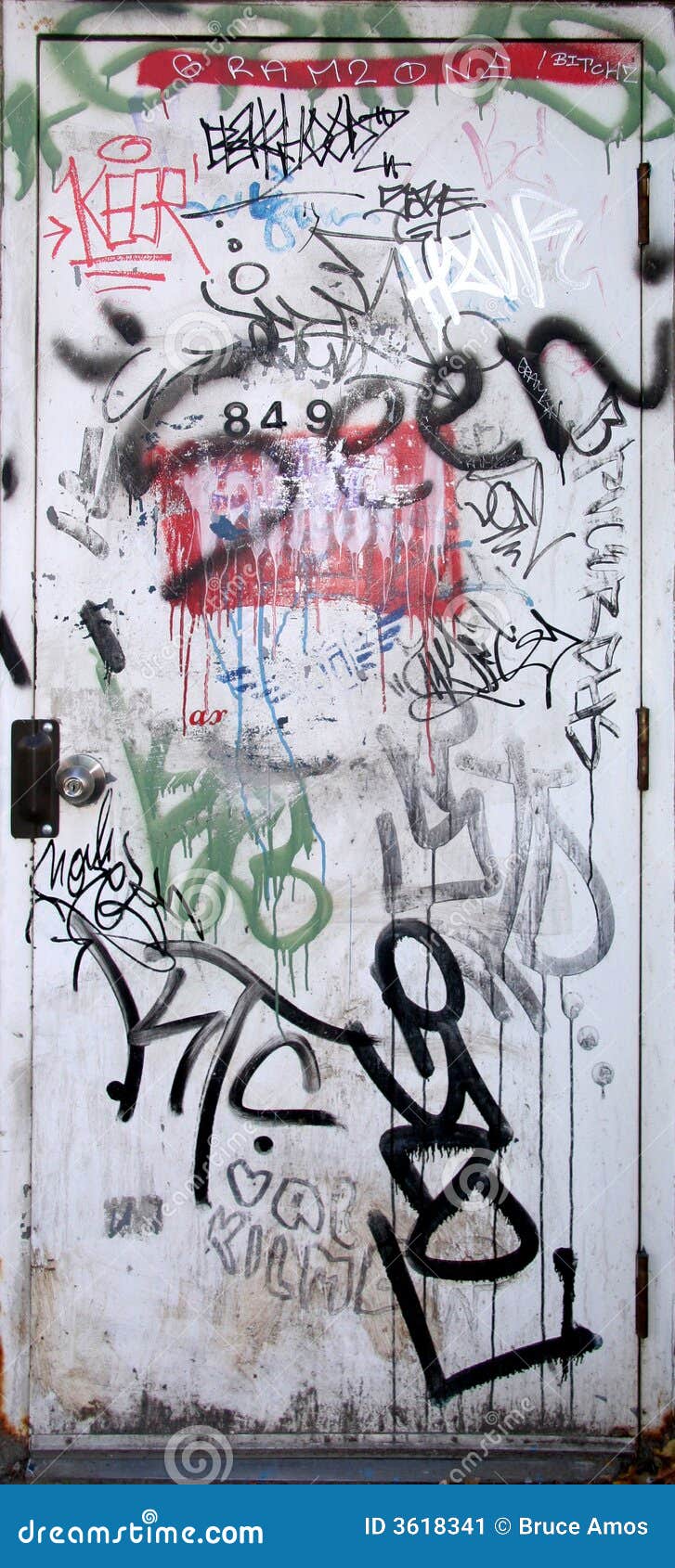 Graffiti on a door stock image. Image of abandoned, creativity - 3618341