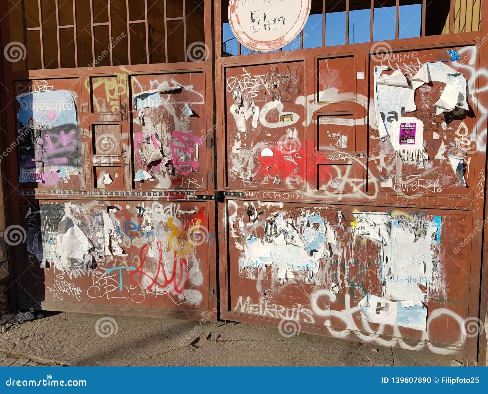 Graffiti on the gate editorial image. Image of gate - 139607890