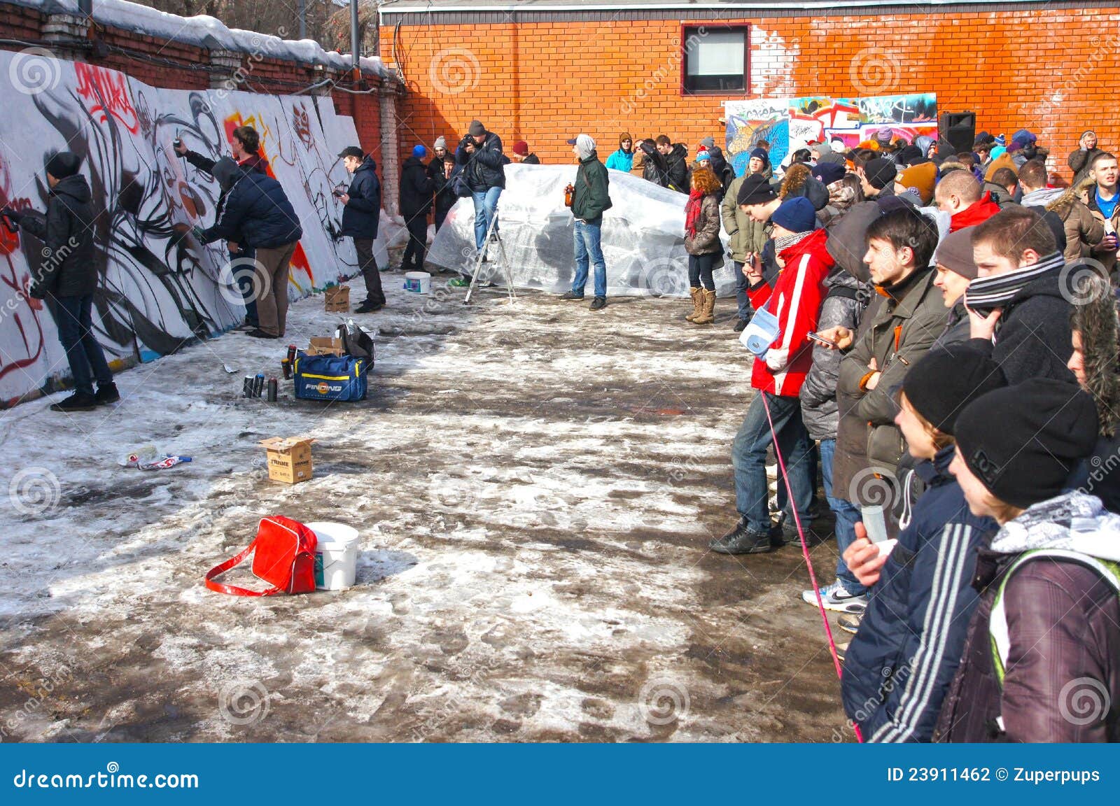 Graffiti jam editorial photography. Image of group, city - 23911462