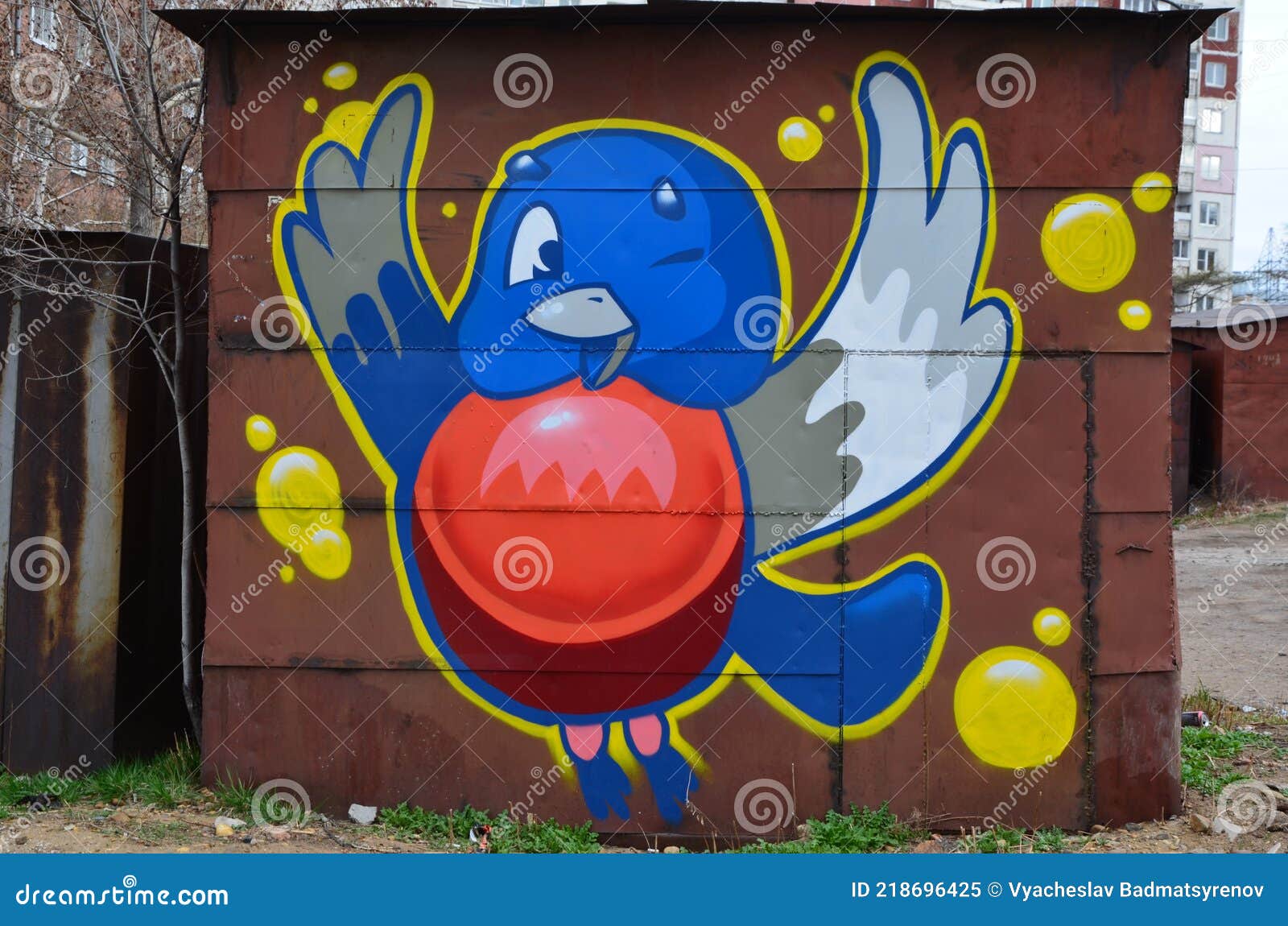 Graffiti with Red-blue Bird Editorial Image - Image of backyard, fauna ...