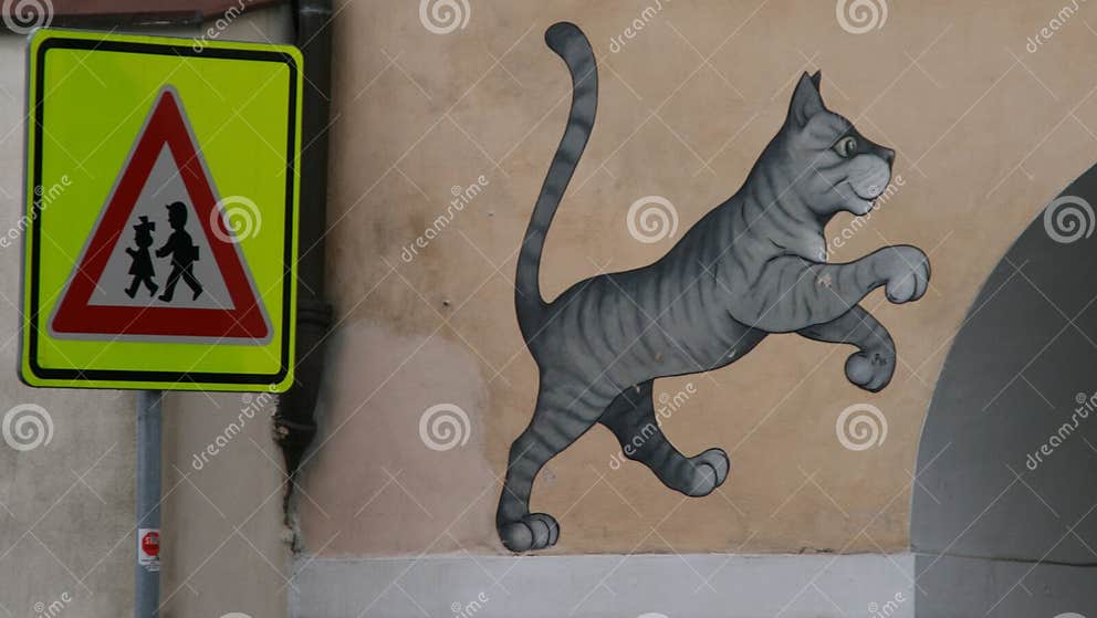 Graffiti and road sign editorial photo. Image of design - 6324971