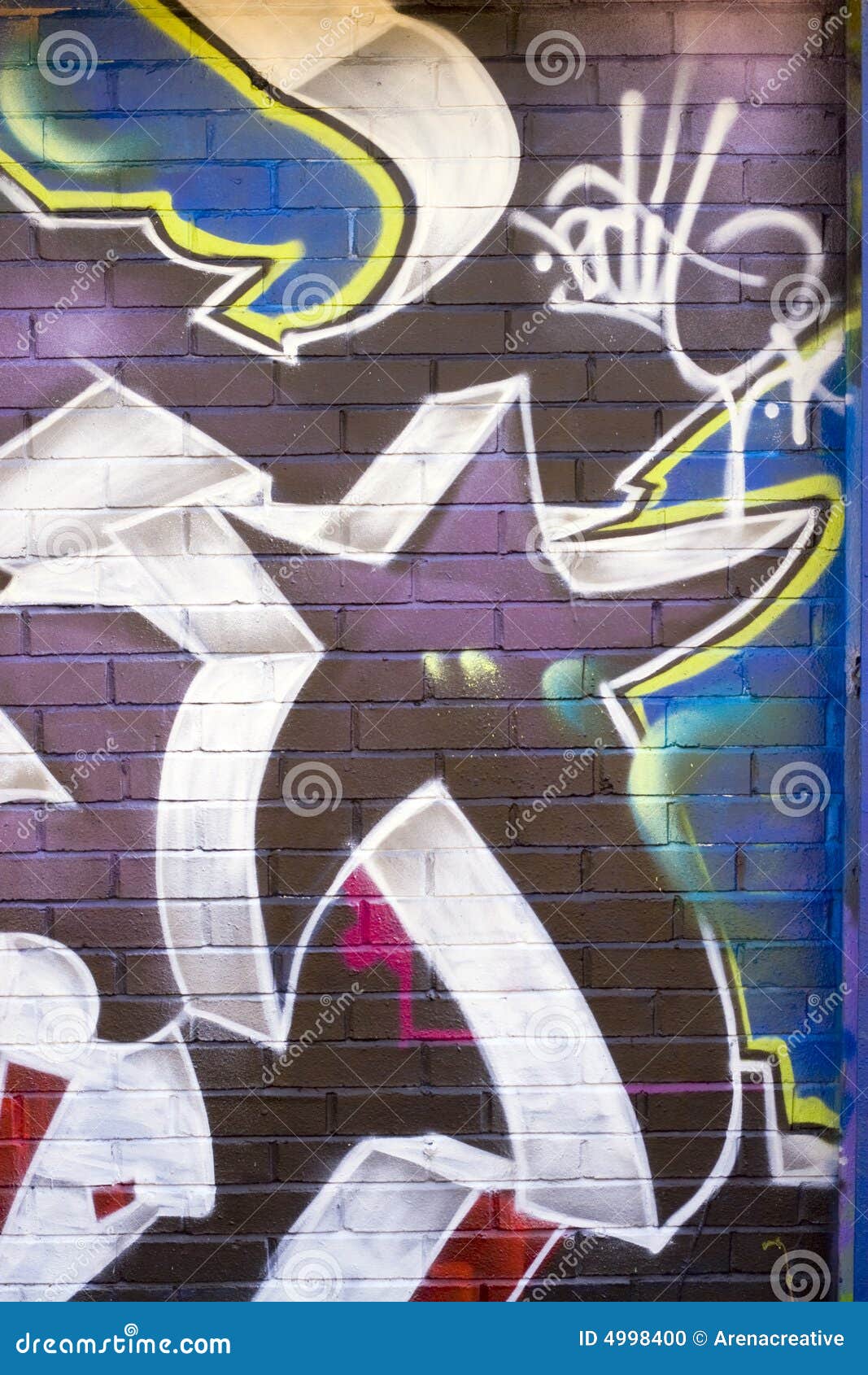 Graffiti Spraypaint editorial image. Image of artwork - 4998400