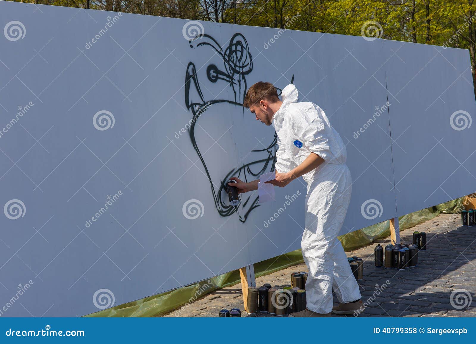 Graffiti Sulla Parete Bianca Fotografia Stock Editoriale - Immagine di ...