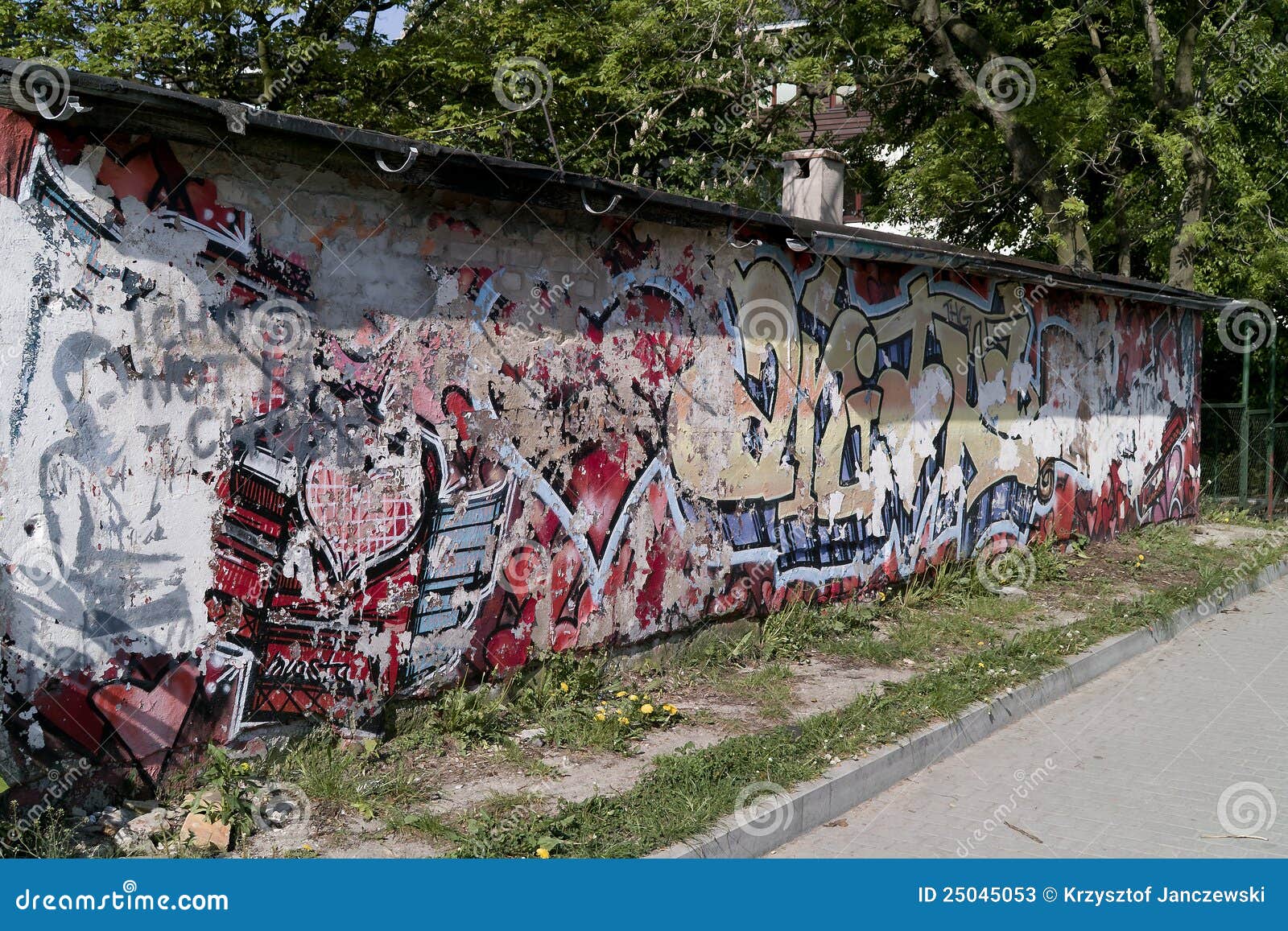 Graffiti sur le mur. photo stock éditorial. Image du contexte - 25045053