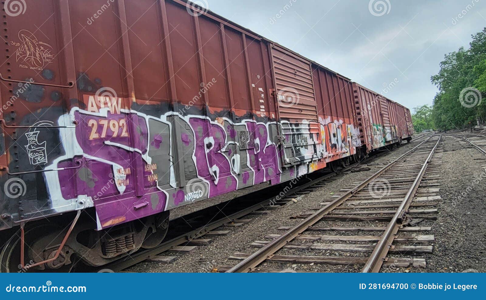 Graffiti on the tracks editorial image. Image of tracks - 281694700